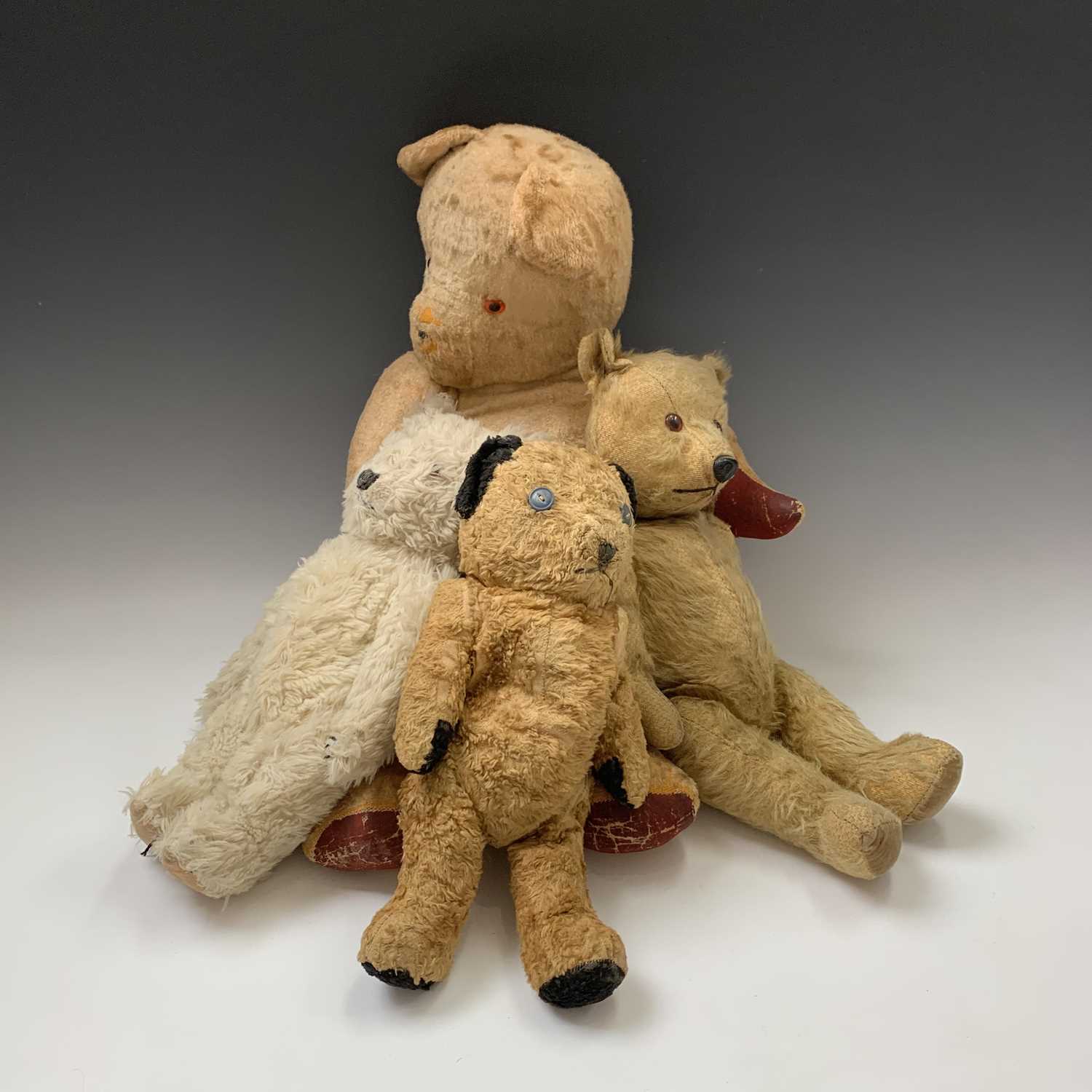Lot 609 - TEDDY BEARS: A bag of six teddy bears of