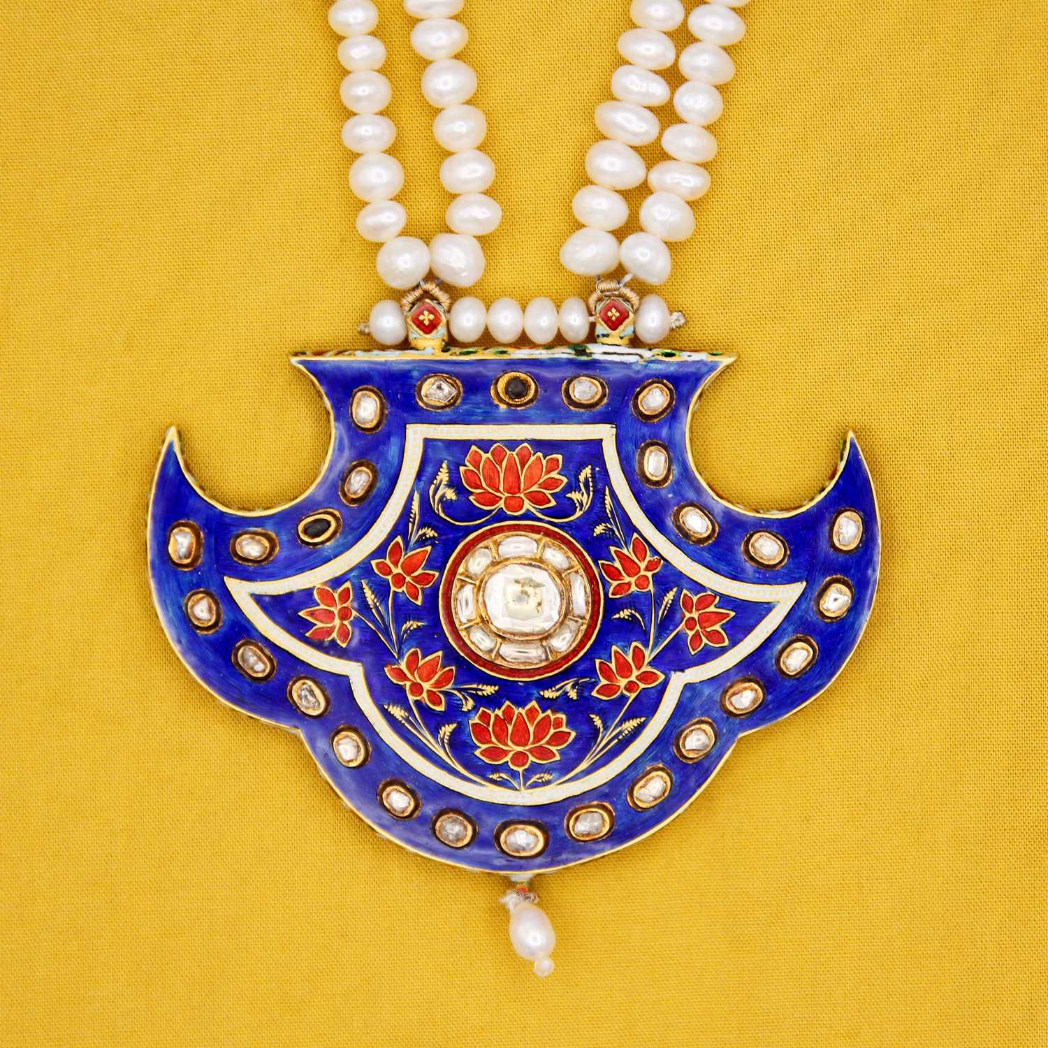 Lot 37 - A traditional Indian high-purity gold,