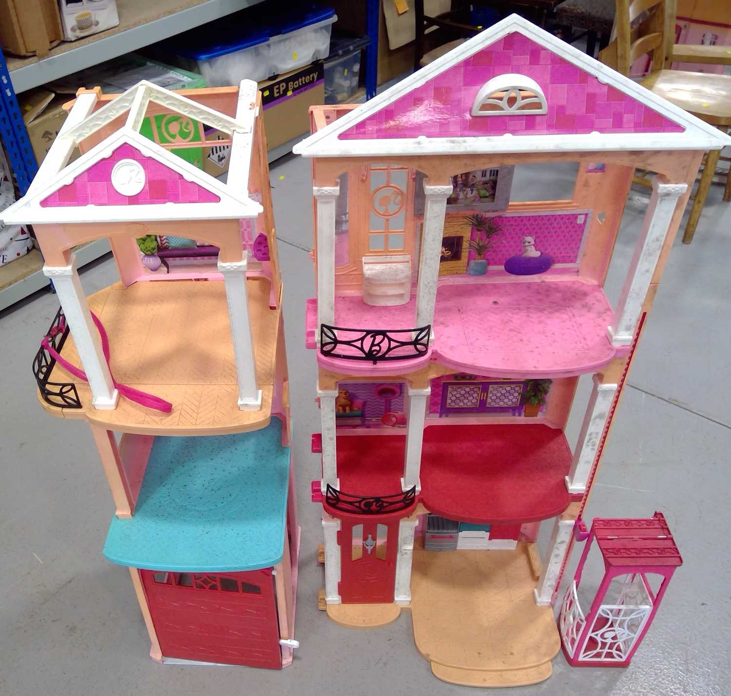Lot 223 - A 2015 Barbie Dreamhouse. The house is 126cm