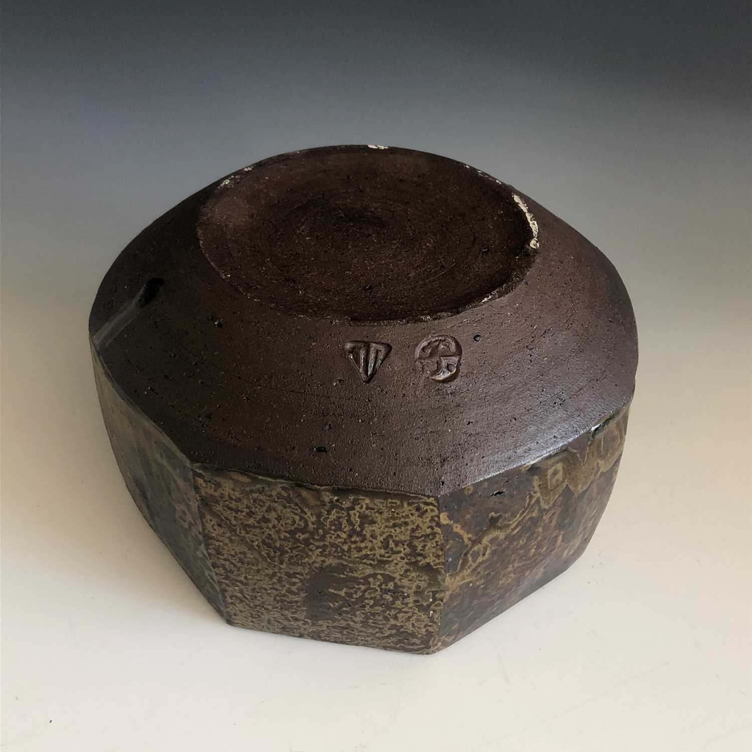 Lot 524 - A Janet Leach stoneware studio pottery bowl