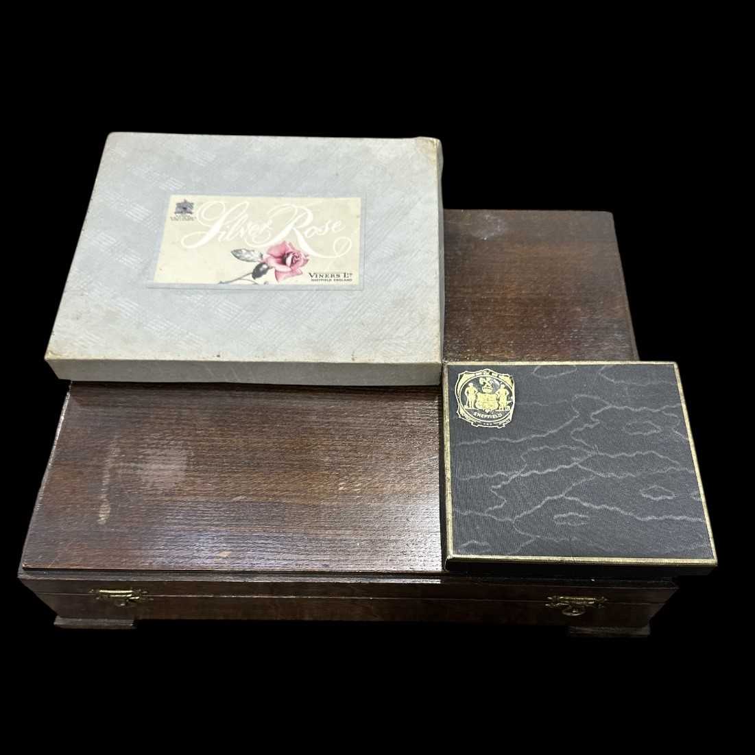 Lot 191 - An oak canteen of Debesco cutlery (missing