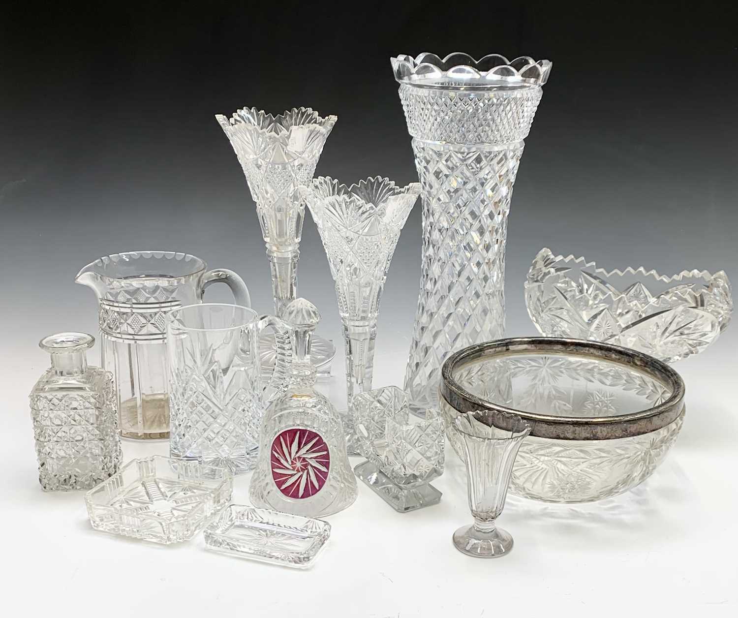 Lot 860 - A collection of glassware comprising a pair