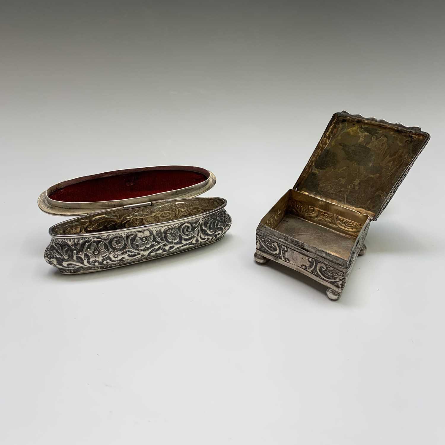 Lot 2483 - An Edwardian silver ring box of lozenge