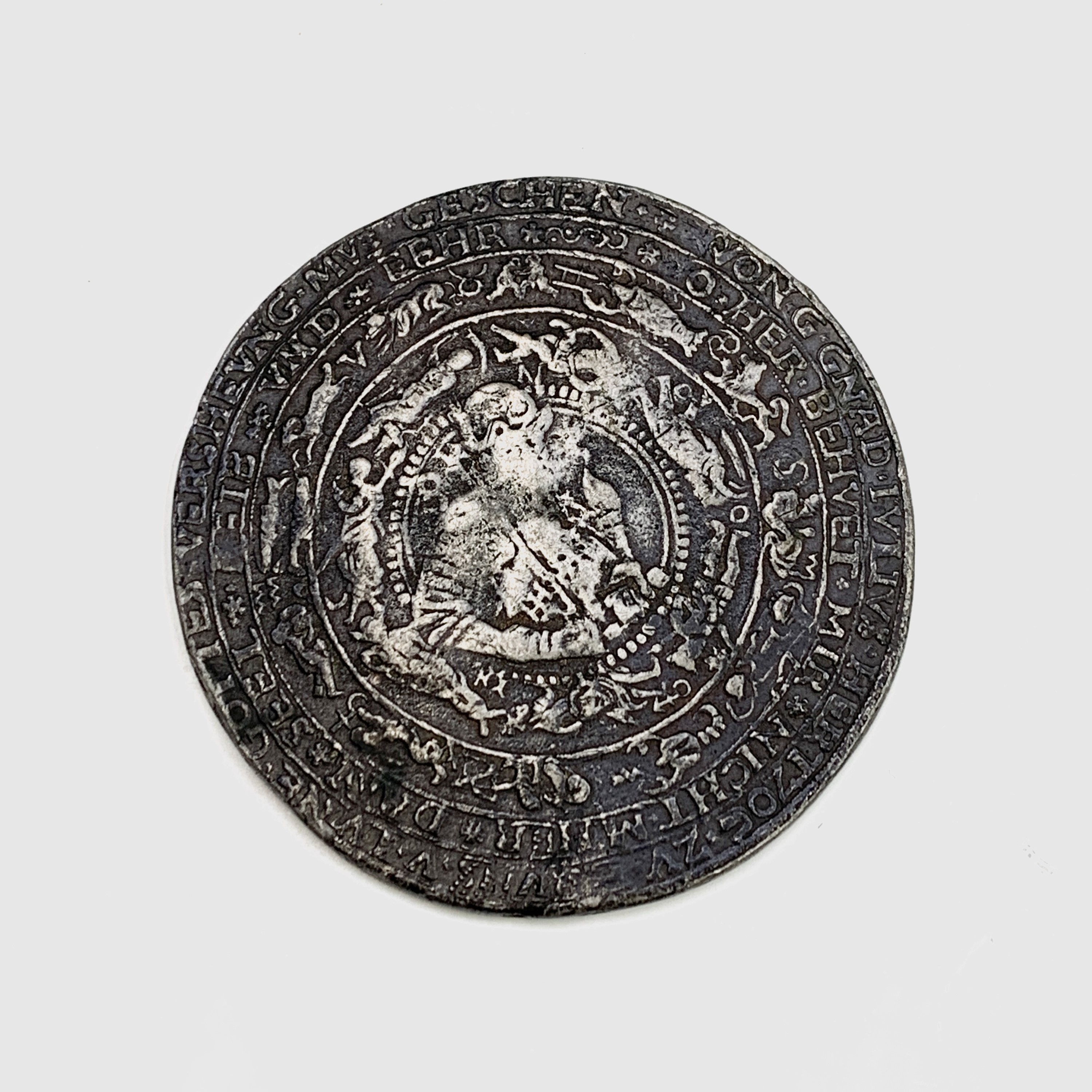 Lot 237 - An early 18th century lead alloy medallion,