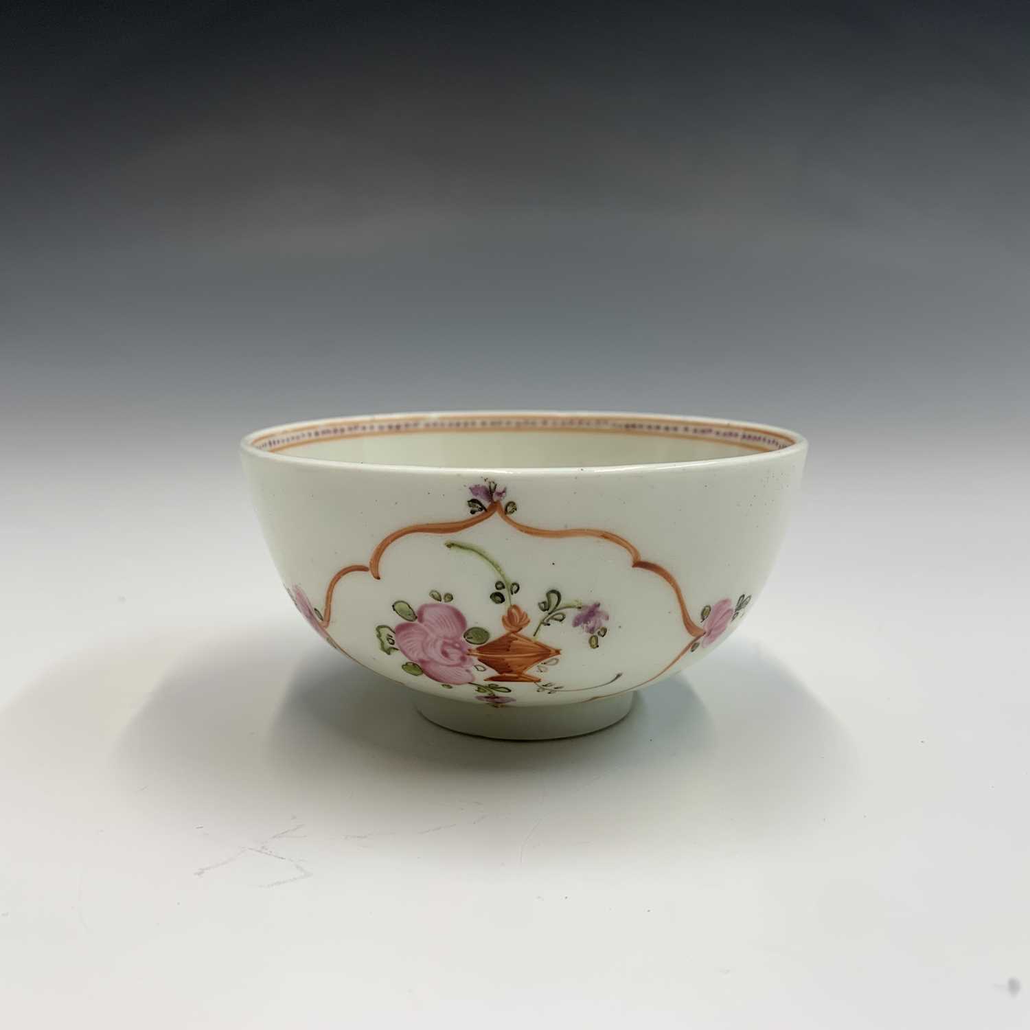 Lot 852 - A late 18th century Lowestoft porcelain tea