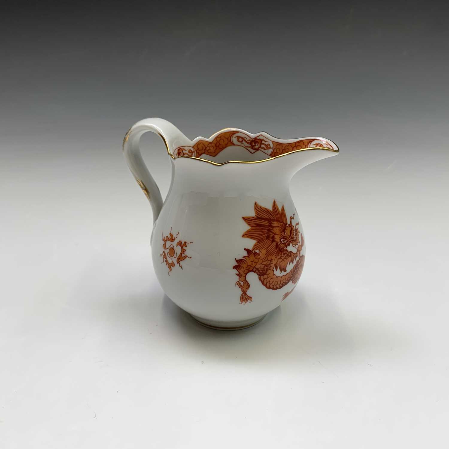 Lot 1000 - A Meissen 'Ming Dragon' pattern porcelain