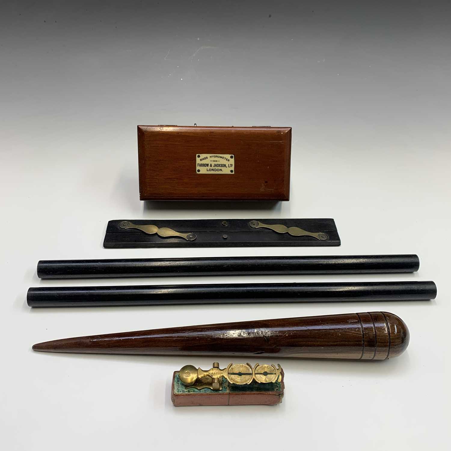 Lot 335 - A 19th century turned hardwood fid, length