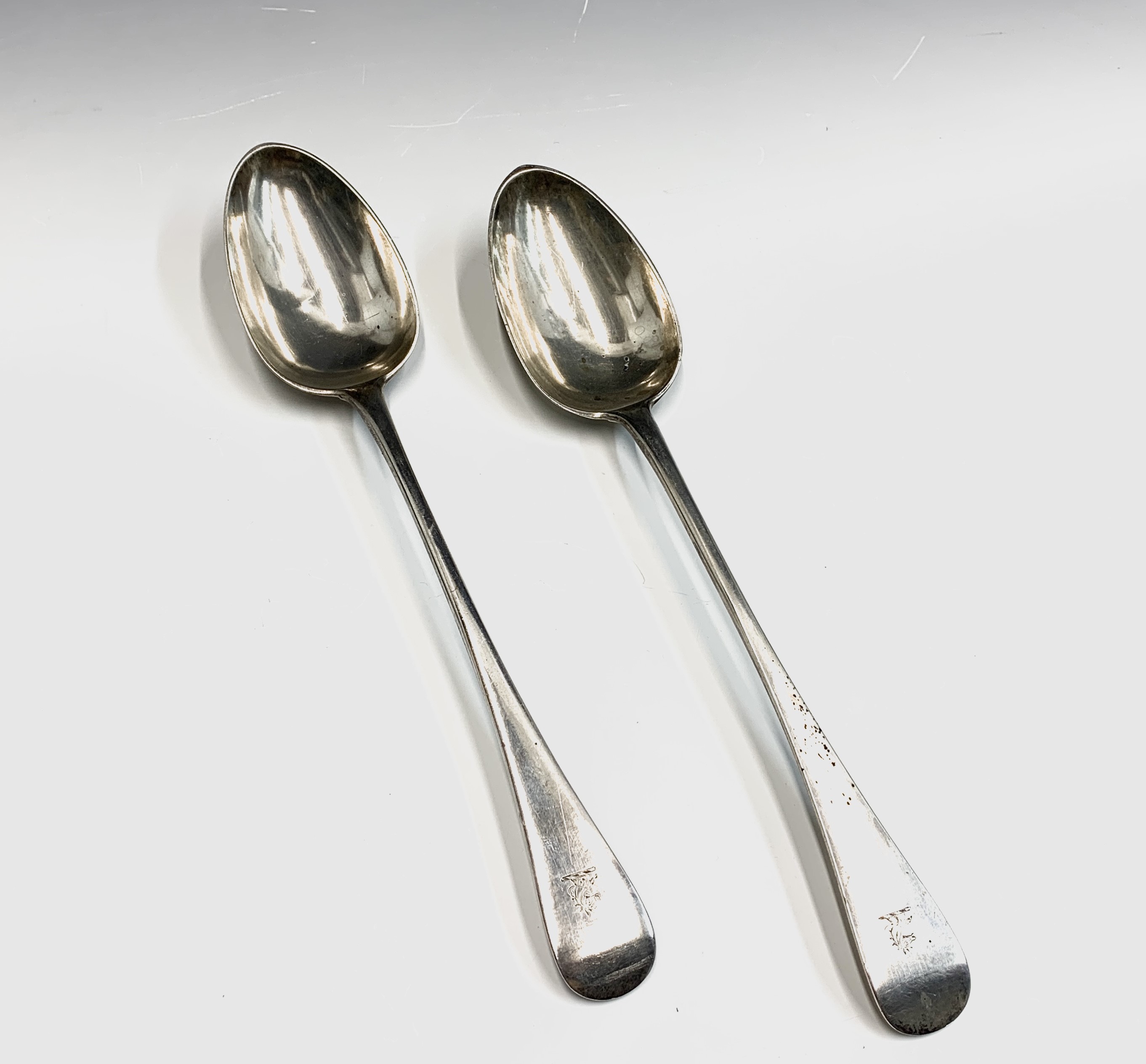 Lot 9 - A pair of Victorian Old English pattern