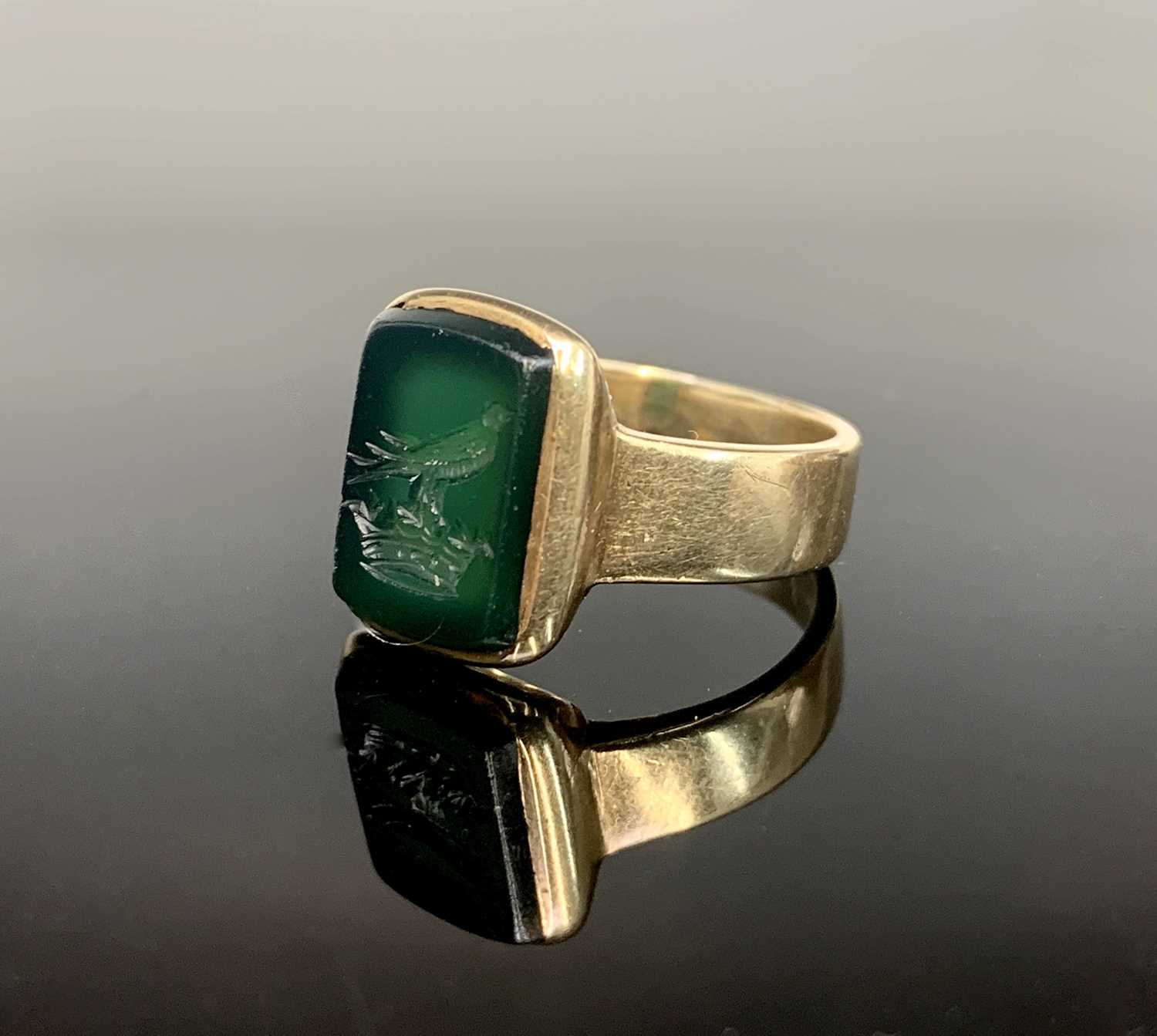 Lot 768 - A 9ct gold signet ring, the finely carved