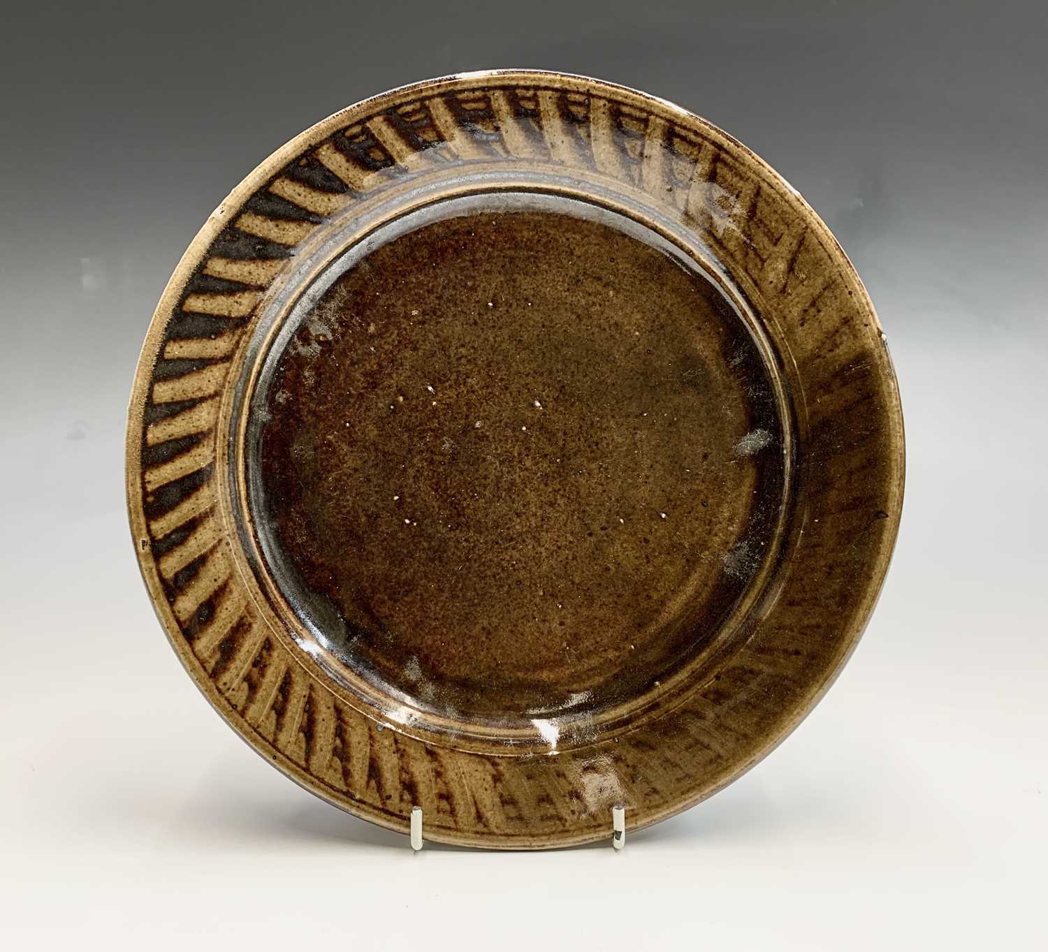 Lot 901 - Wenford Bridge Pottery: three Ara Cardew