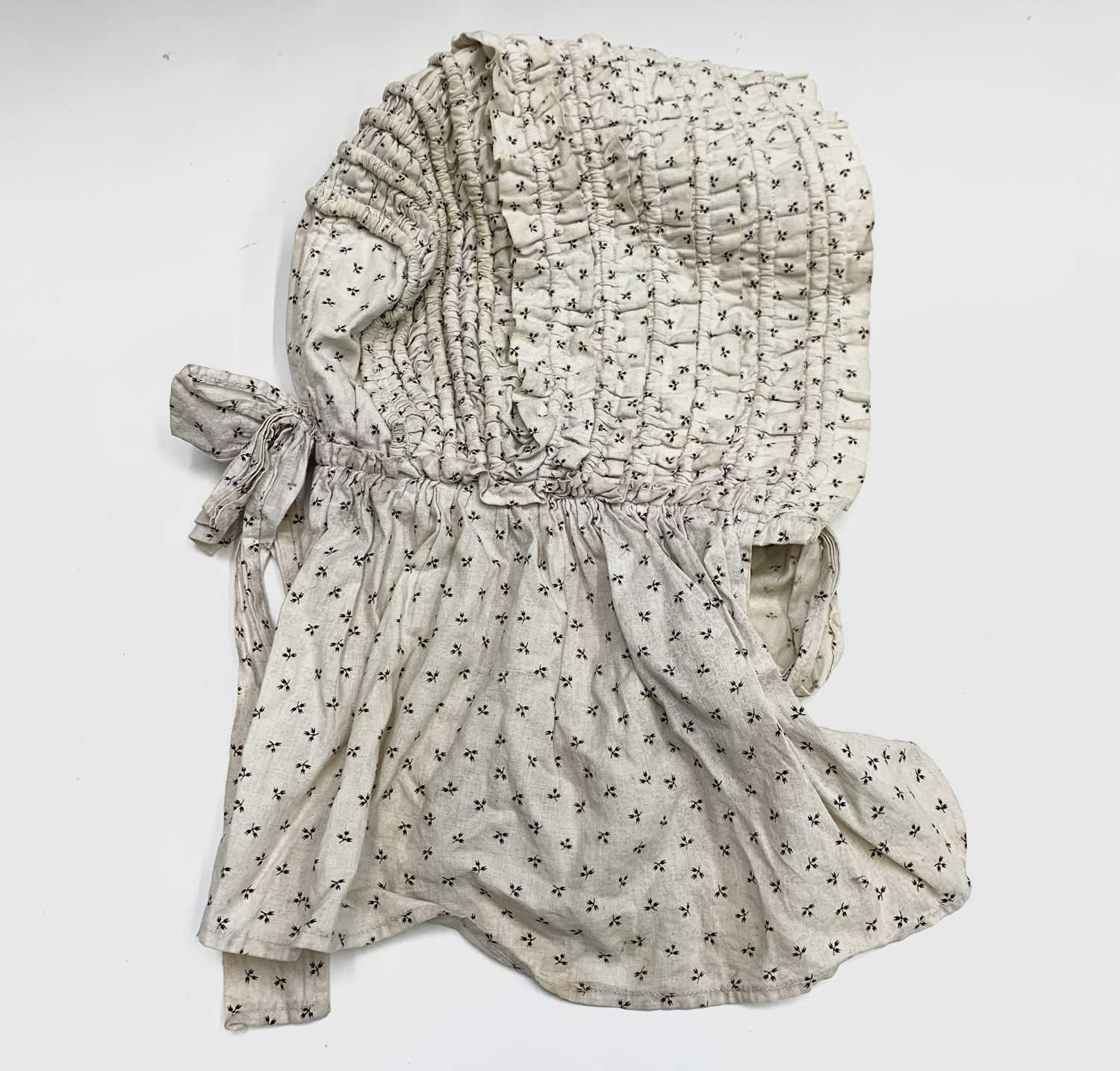 Lot 2846 - Victorian sun bonnet in good original