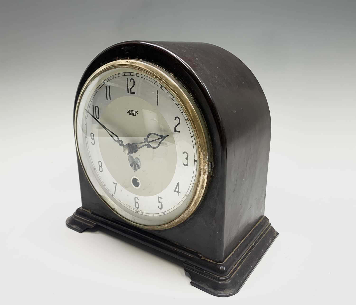 Lot 2934 - A Smiths Enfield Bakelite mantel clock.