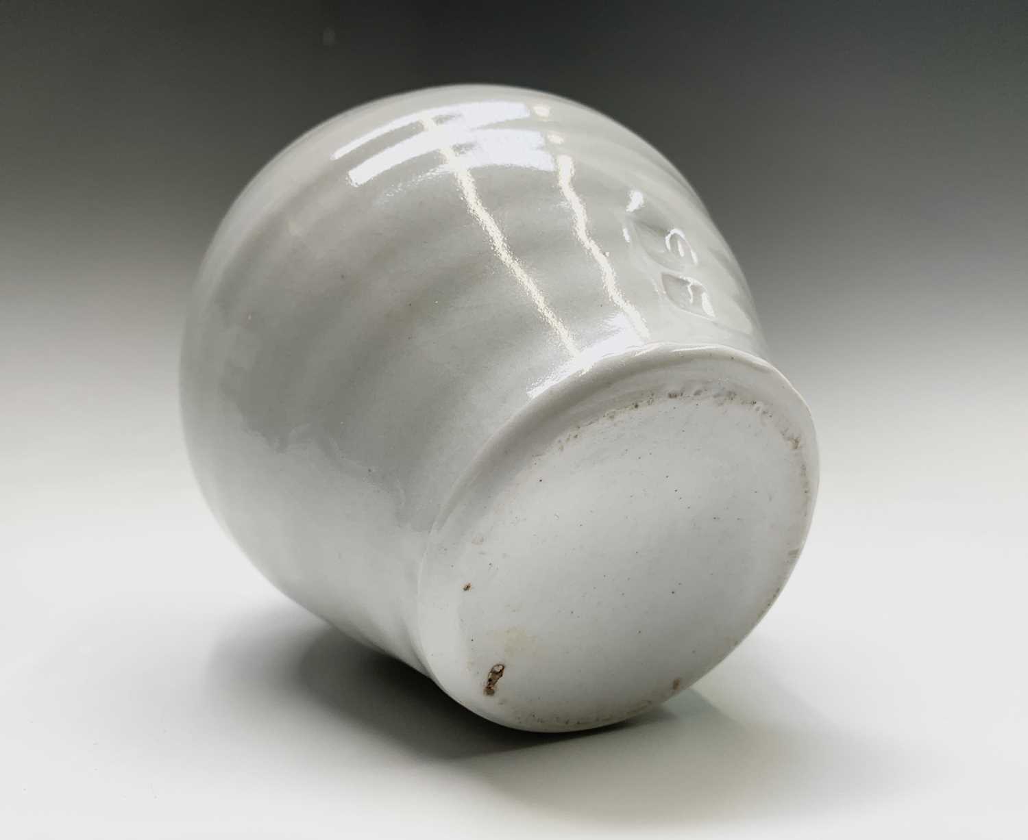Lot 1023 - John REEVE (1929-2012) Vase Porcelain,