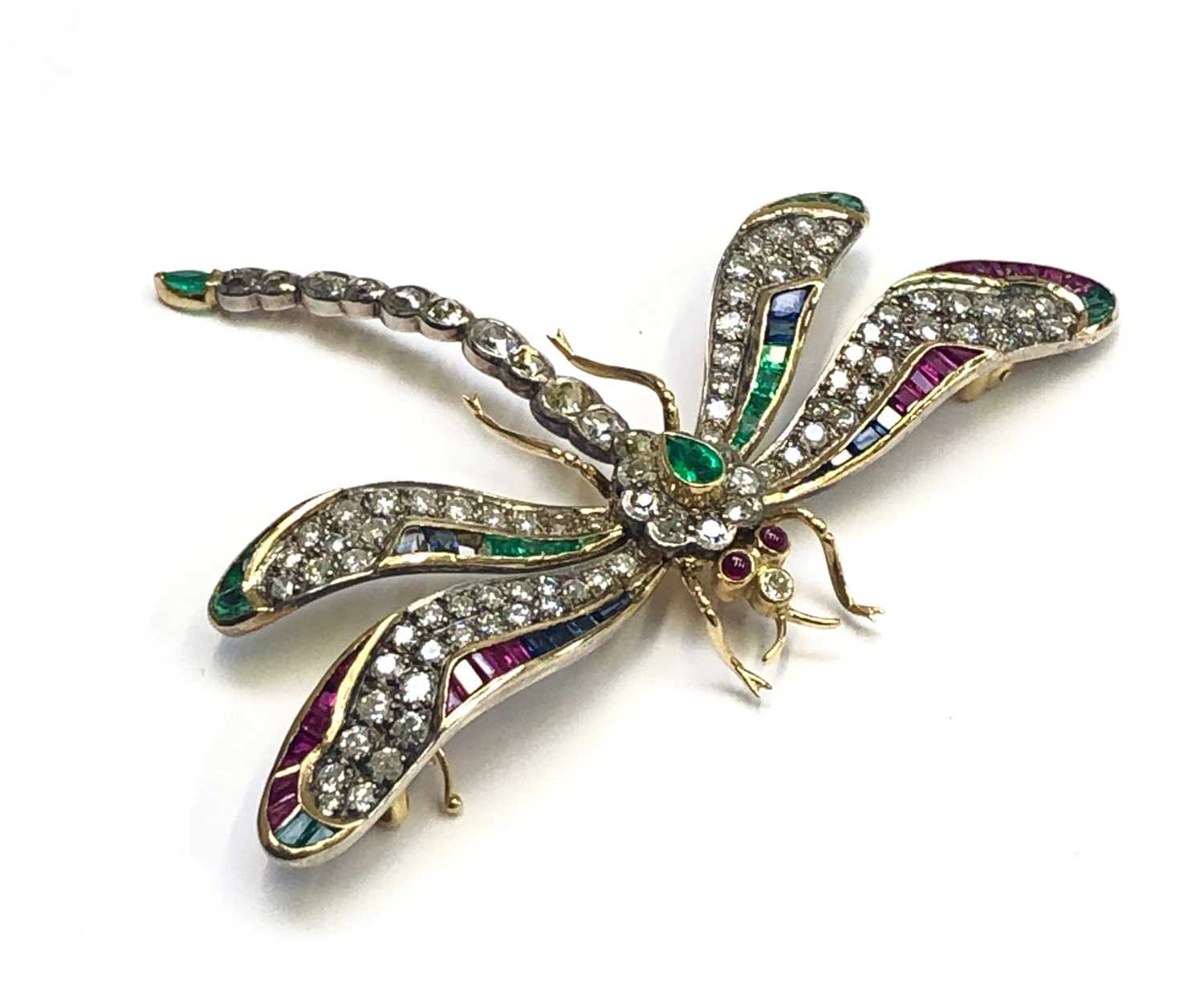 Lot 2451 - A spectacular dragonfly gold brooch, the