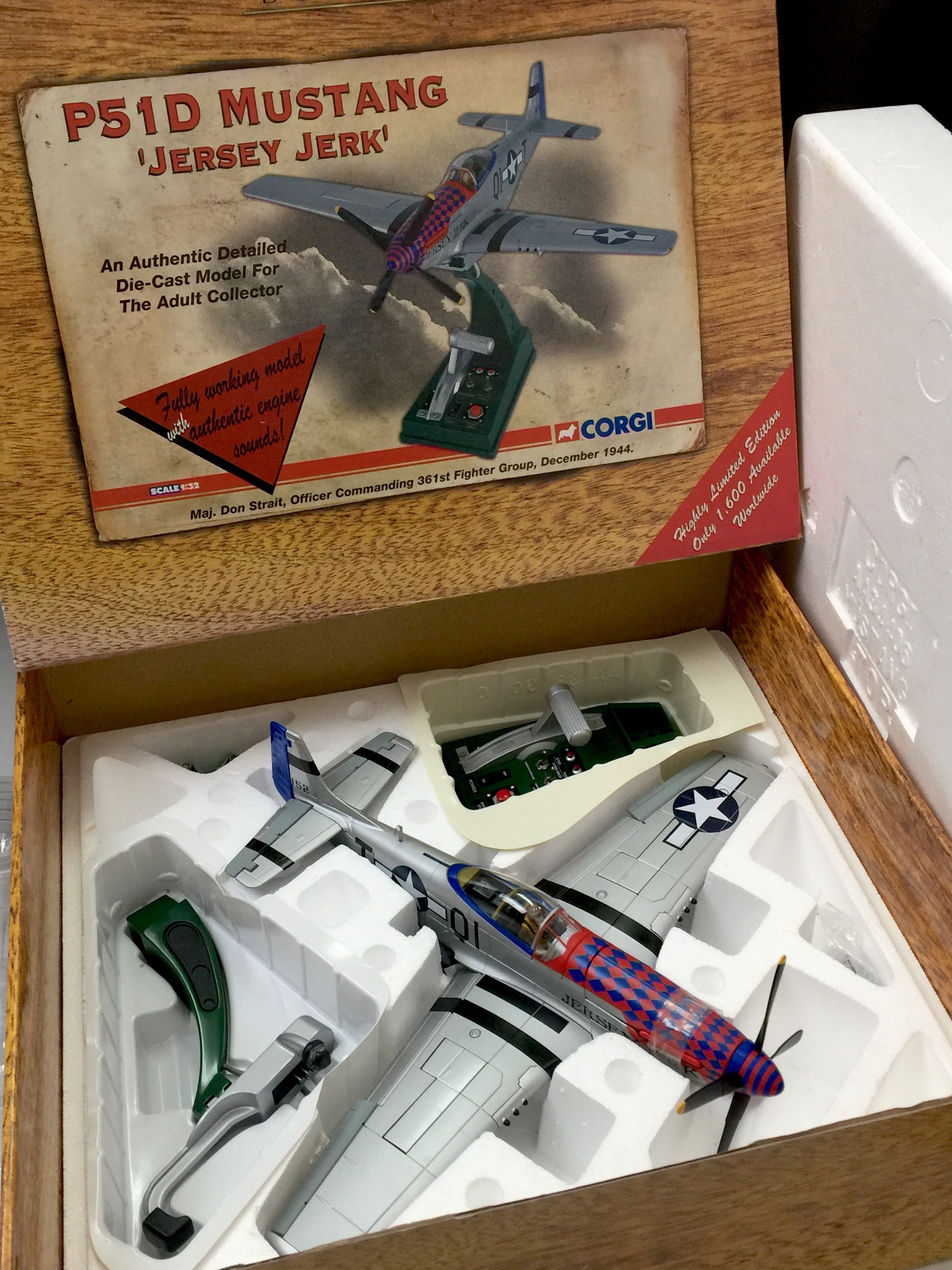 Lot 629 - Corgi Aviation Archive Deluxe Die Cast 2nd