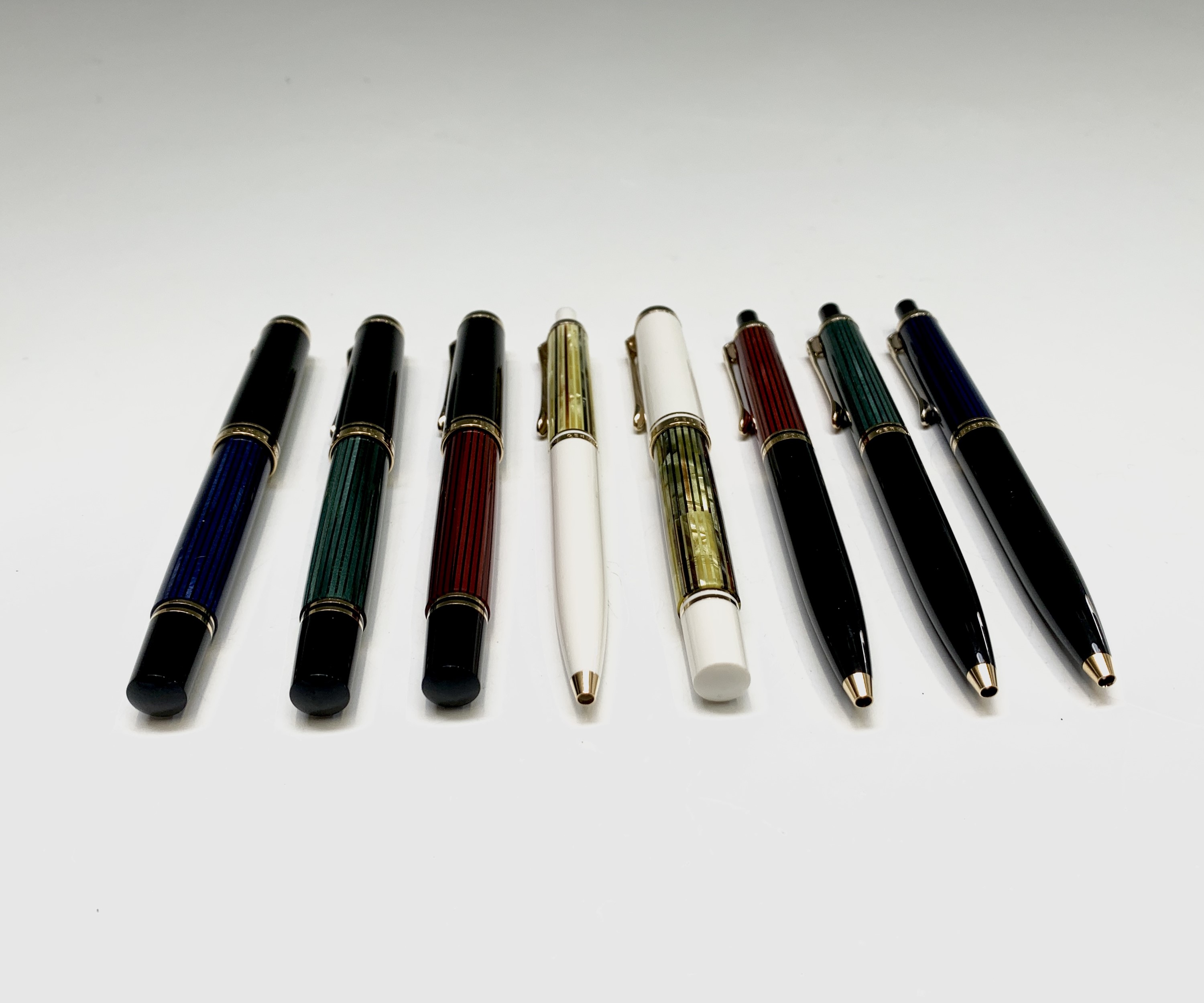 Lot 1193 - Pelikan Souveran M400. Four sets of