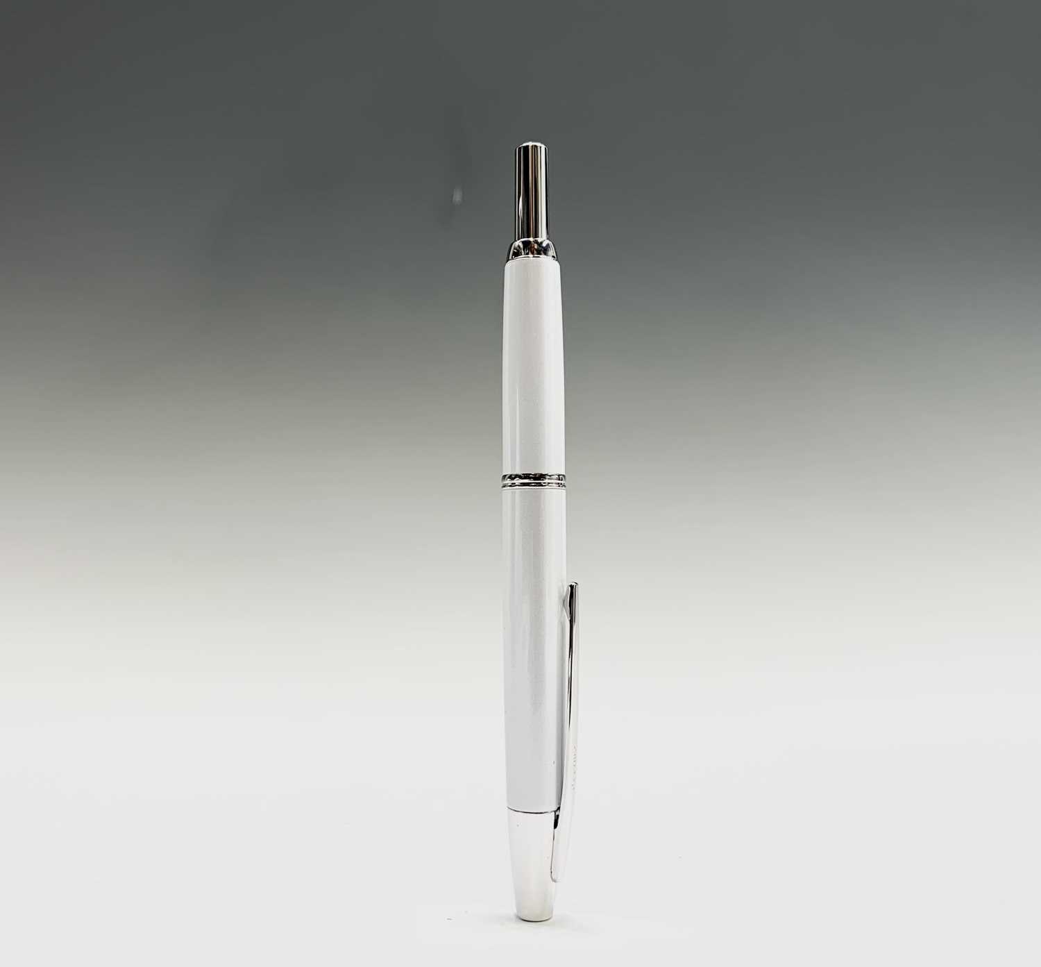 Lot 1207 - A Pilot Decimo capless pearl white fountain