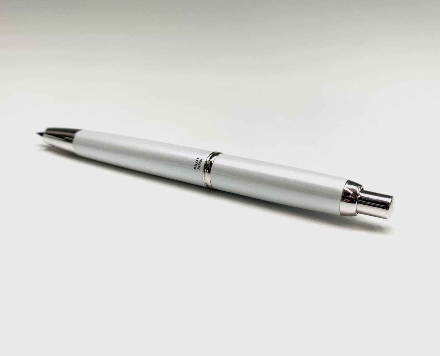 Lot 1207 - A Pilot Decimo capless pearl white fountain