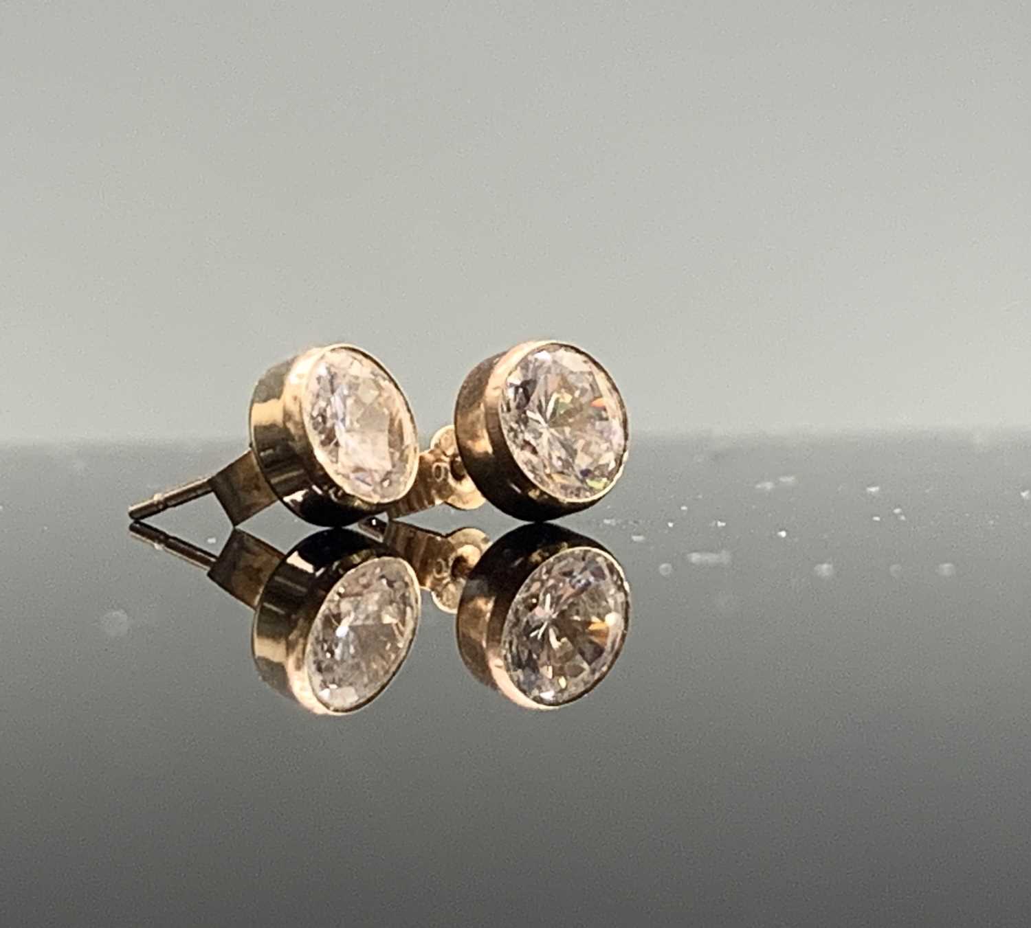 Lot 171 - A pair of white stone set ear studs