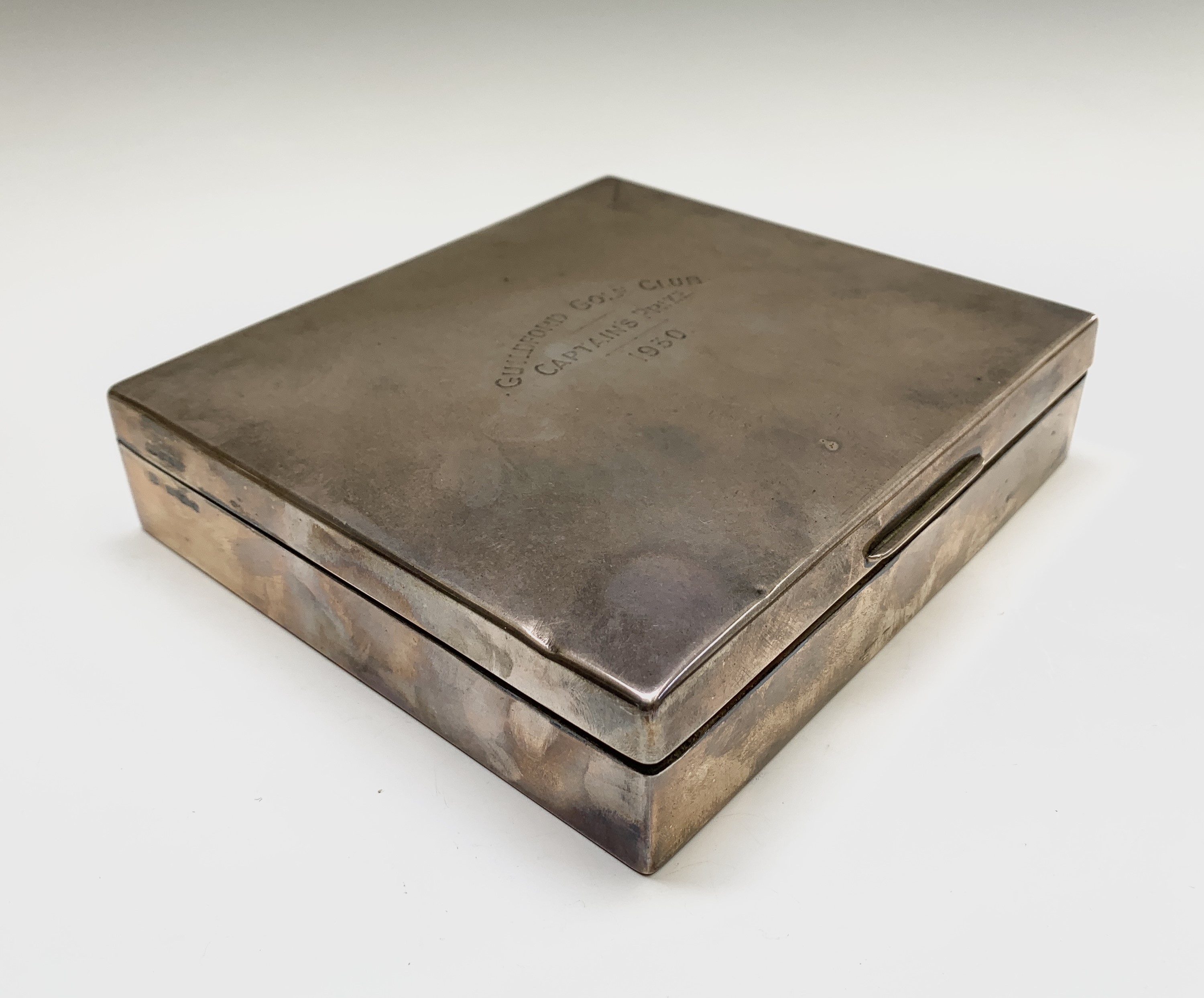 Lot 1004 - A Robert Comyns plain silver cigarette box