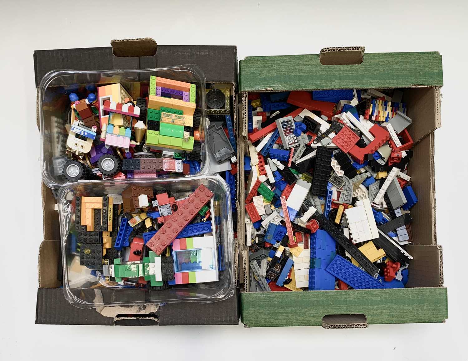 Lot 701 - Lego - A large quantity of Lego bricks