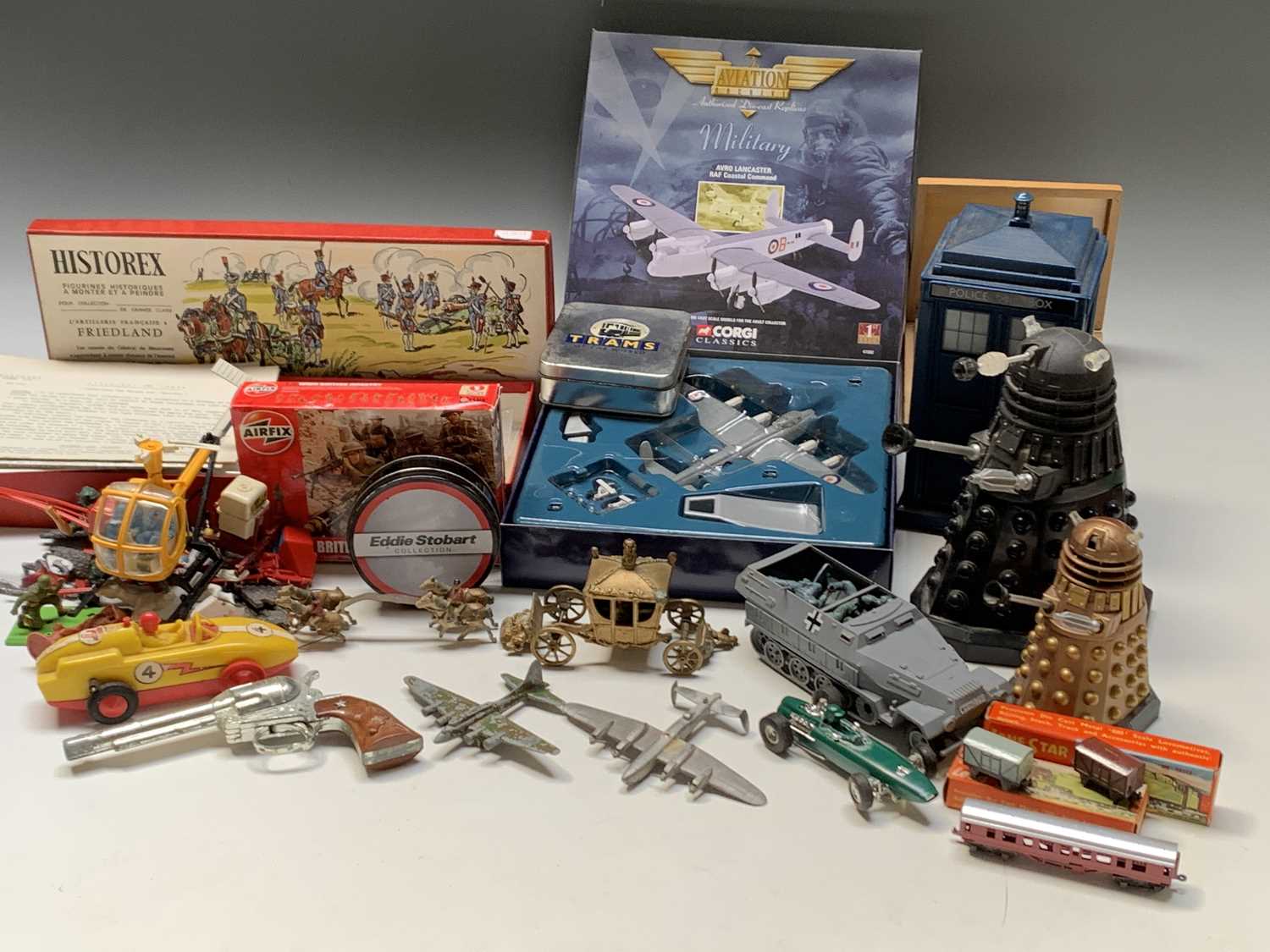 Lot 729 - Miscellaneous Toys & Models - A mixed box