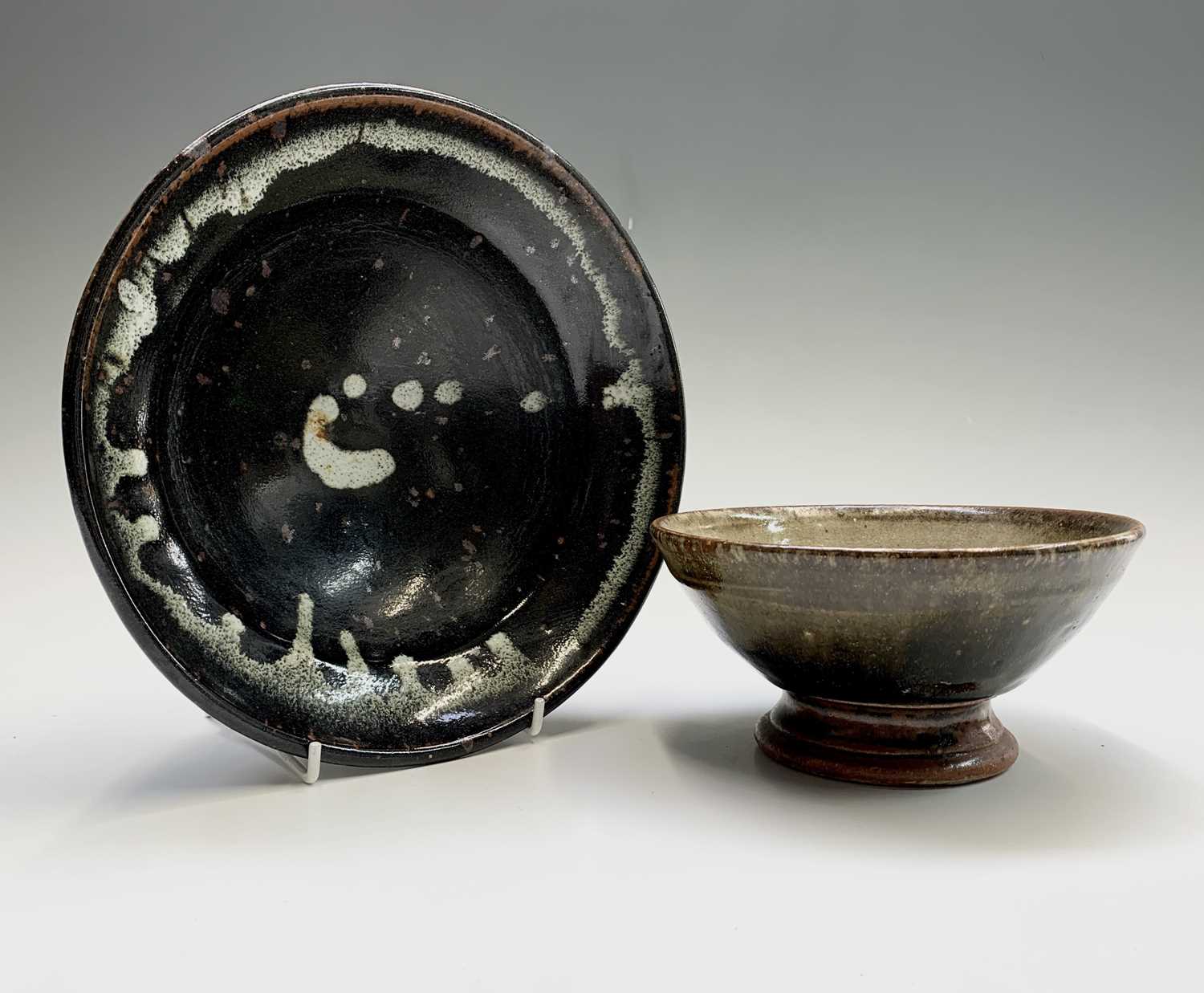 Lot 883 - A Margaret Leach Wye valley studio pottery