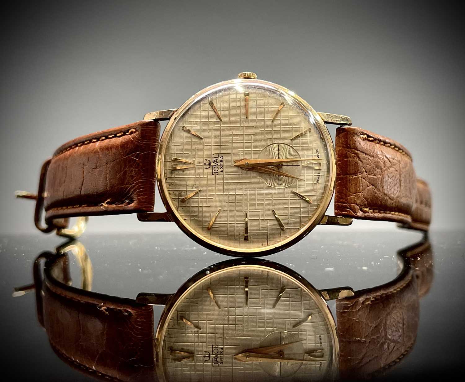 Lot 164 - A gentleman's gold plated Joval Extra Swiss
