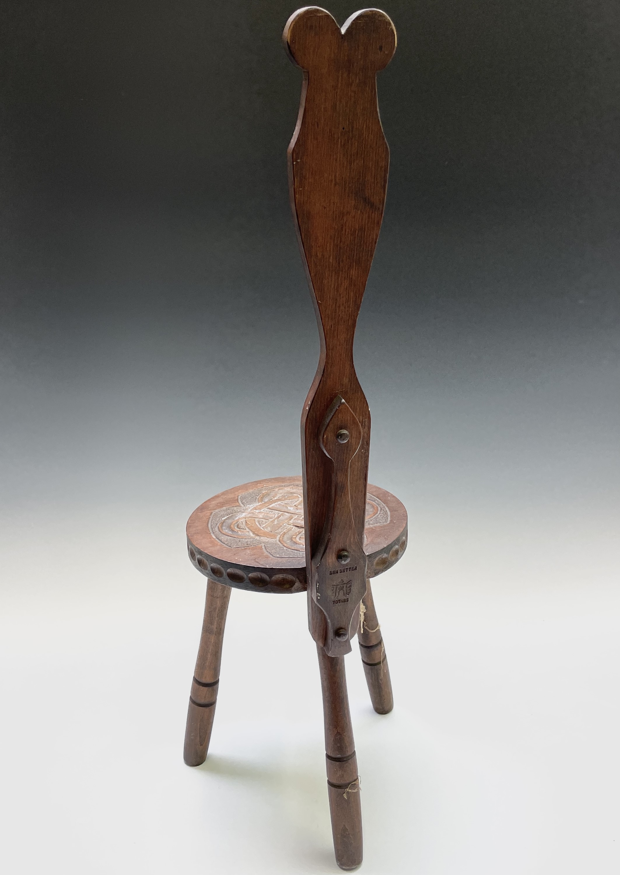 Lot 195 - An oak spinning chair by Ben Setter of