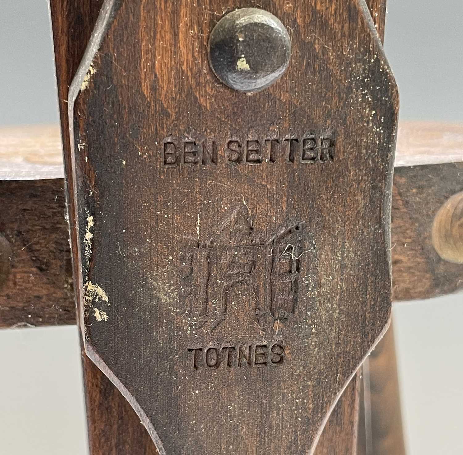 Lot 195 - An oak spinning chair by Ben Setter of