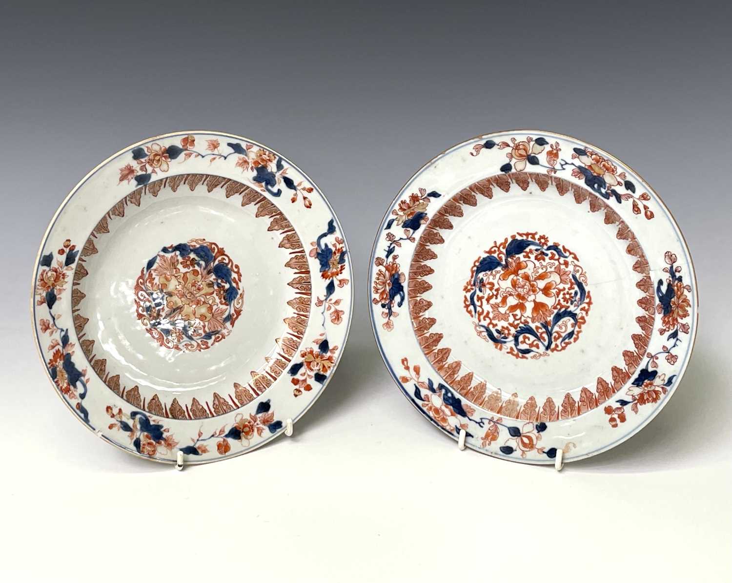 Lot 170 - A Chinese Imari porcelain plate, set of