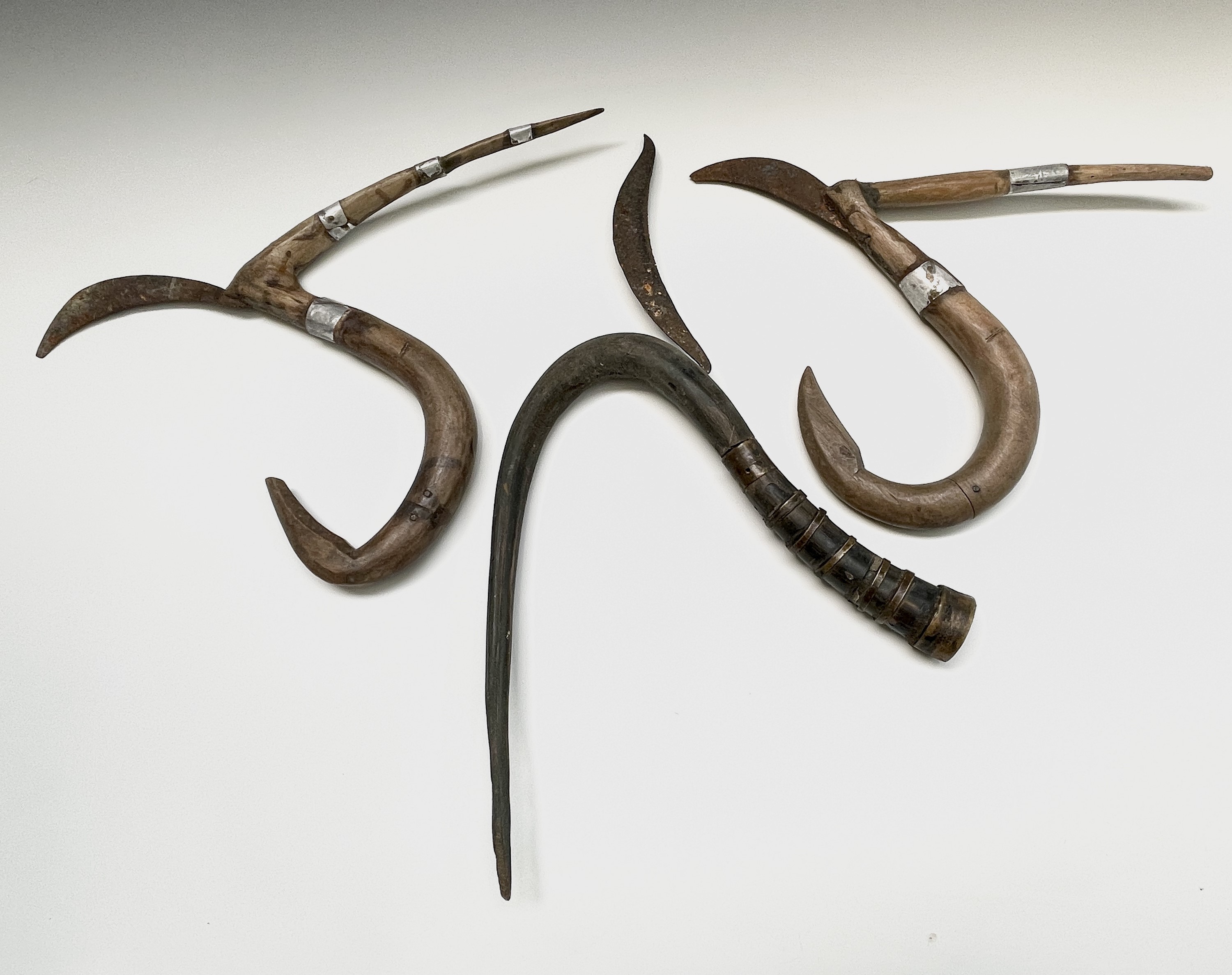 Lot 313 - A Chinese rice scythe, with buffalo horn