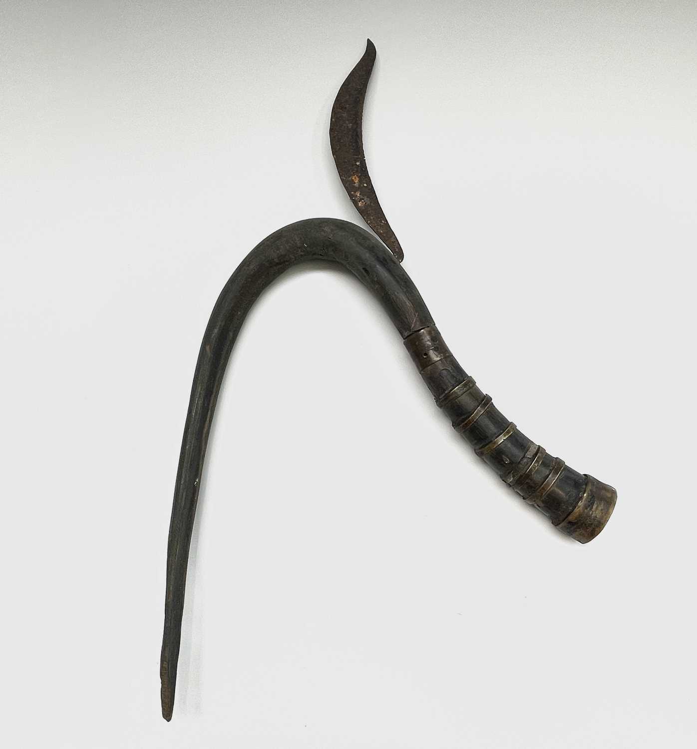 Lot 313 - A Chinese rice scythe, with buffalo horn