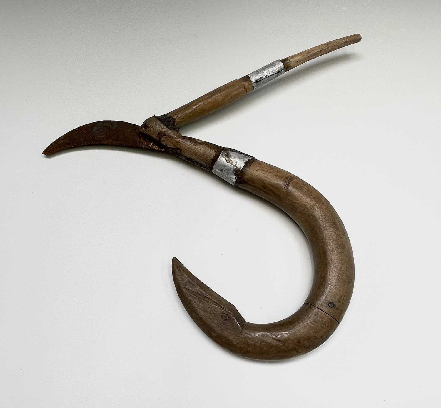 Lot 313 - A Chinese rice scythe, with buffalo horn