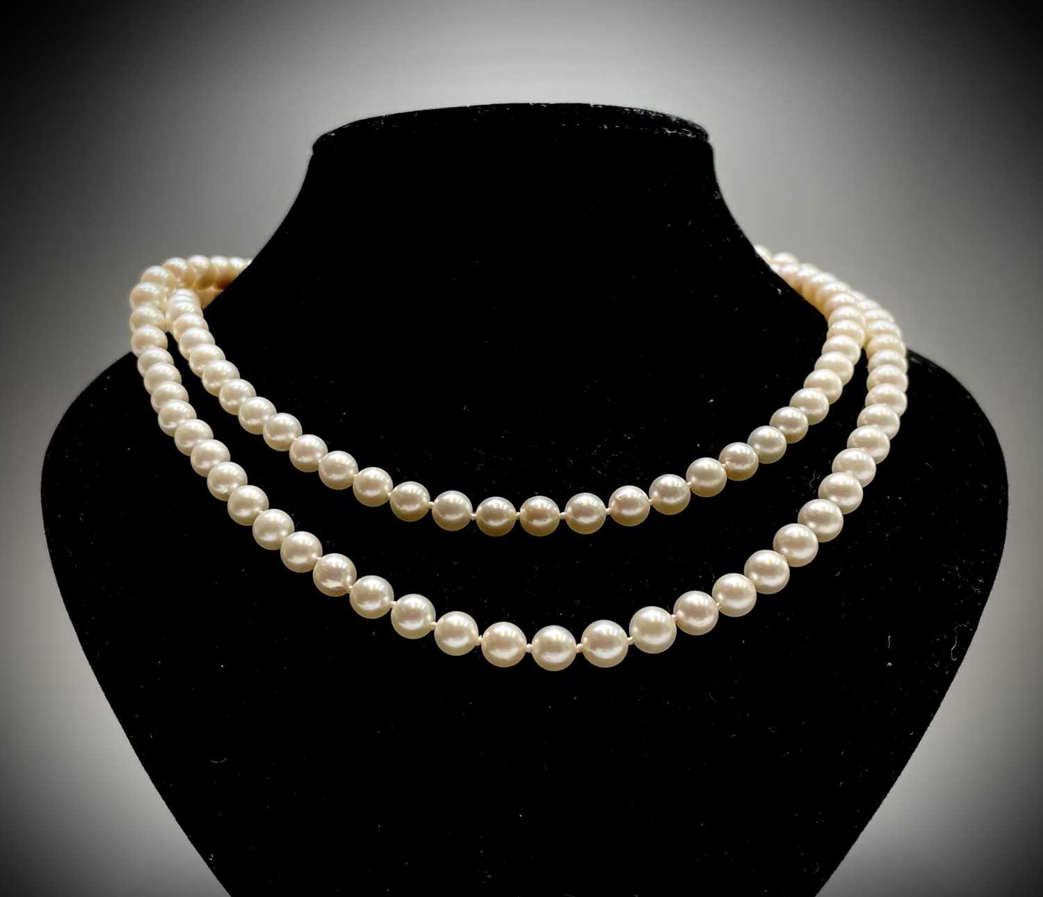 Lot 227 - A fine pearl 50cm necklace by Fred E Ullman