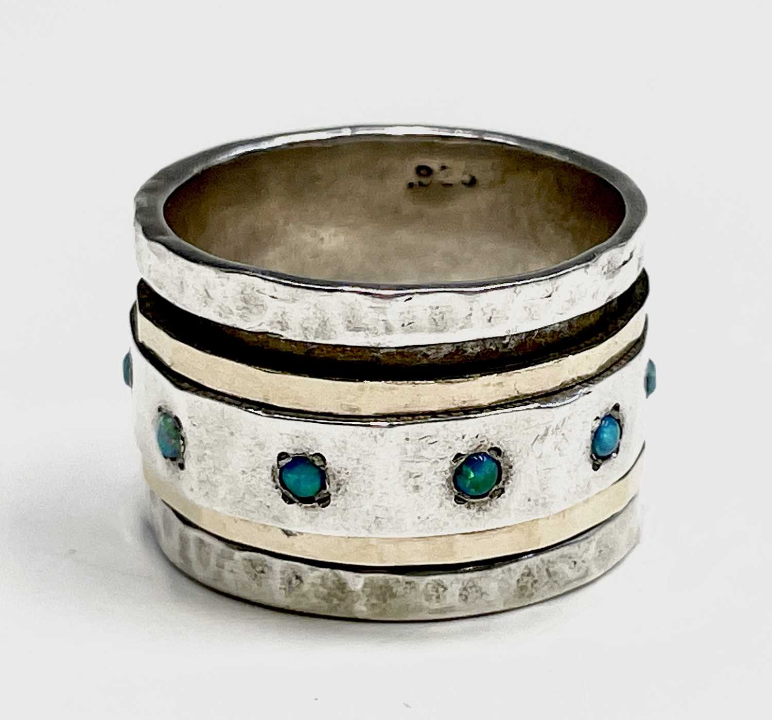 Lot 262 - A contemporary silver ring with a gold bands