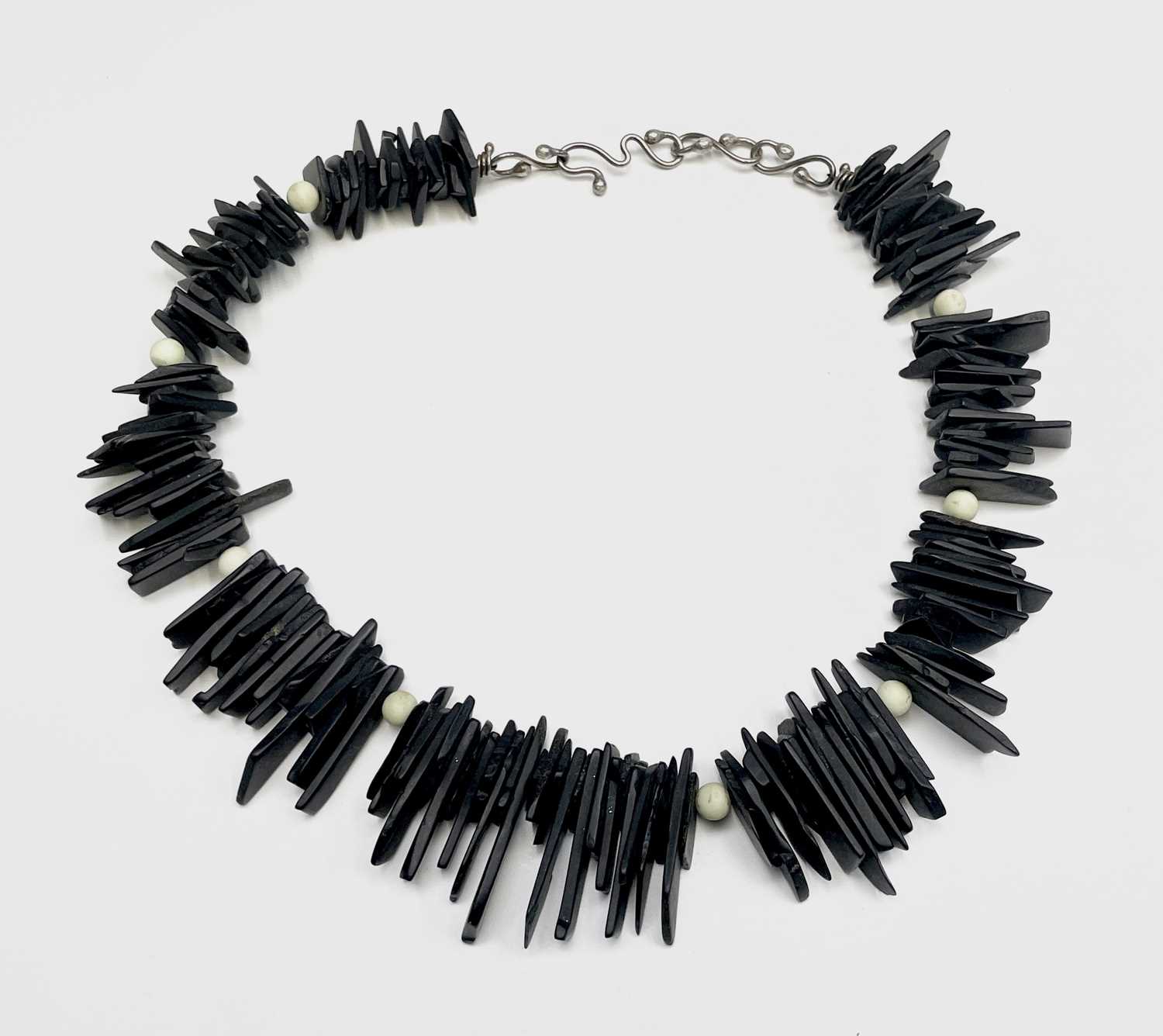 Lot 284 - A Helen Feiler necklace