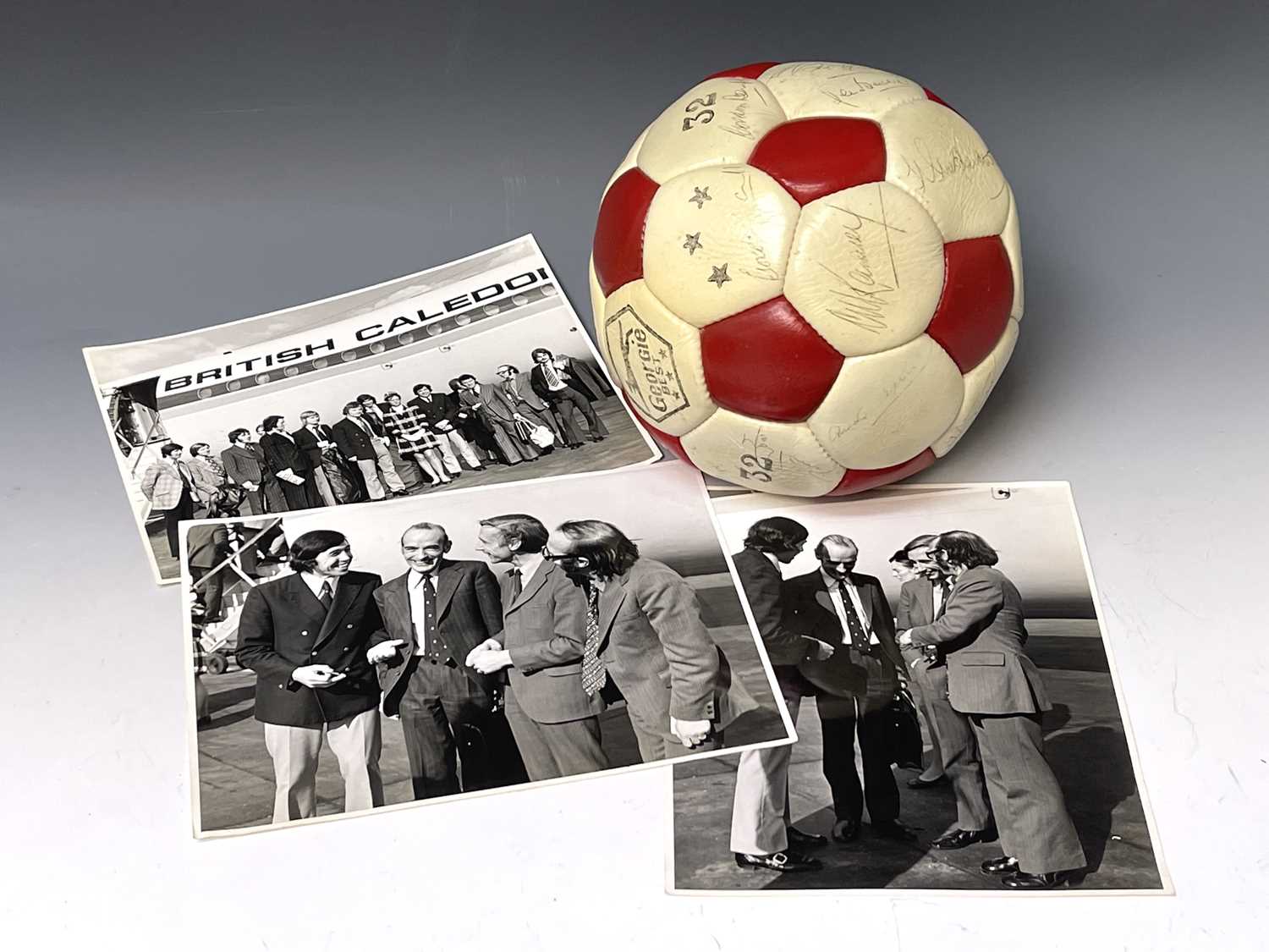 Lot 929 - England Football Team including members of