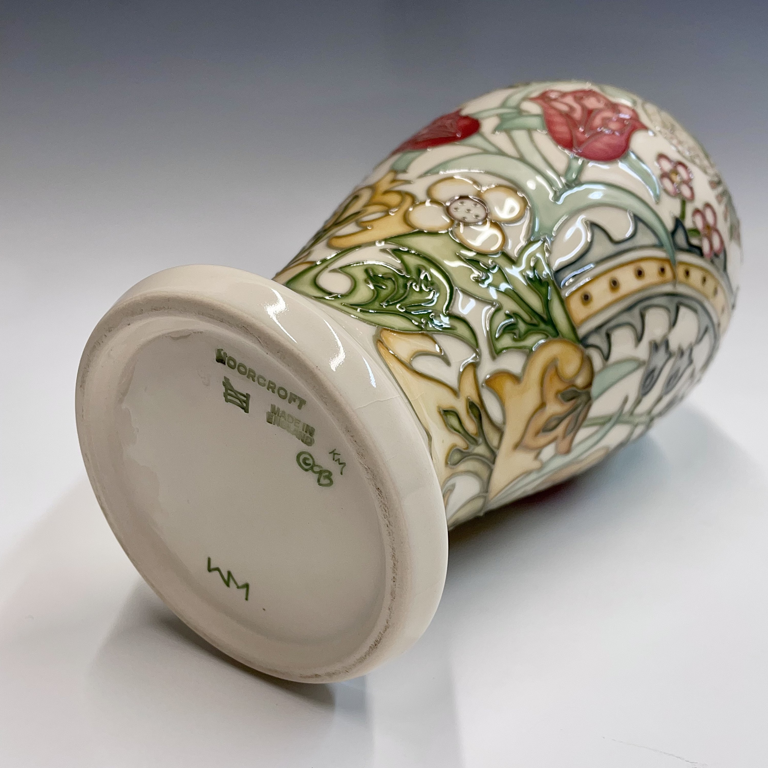 Lot 823 - A Moorcroft 'Golden Lily' pattern vase