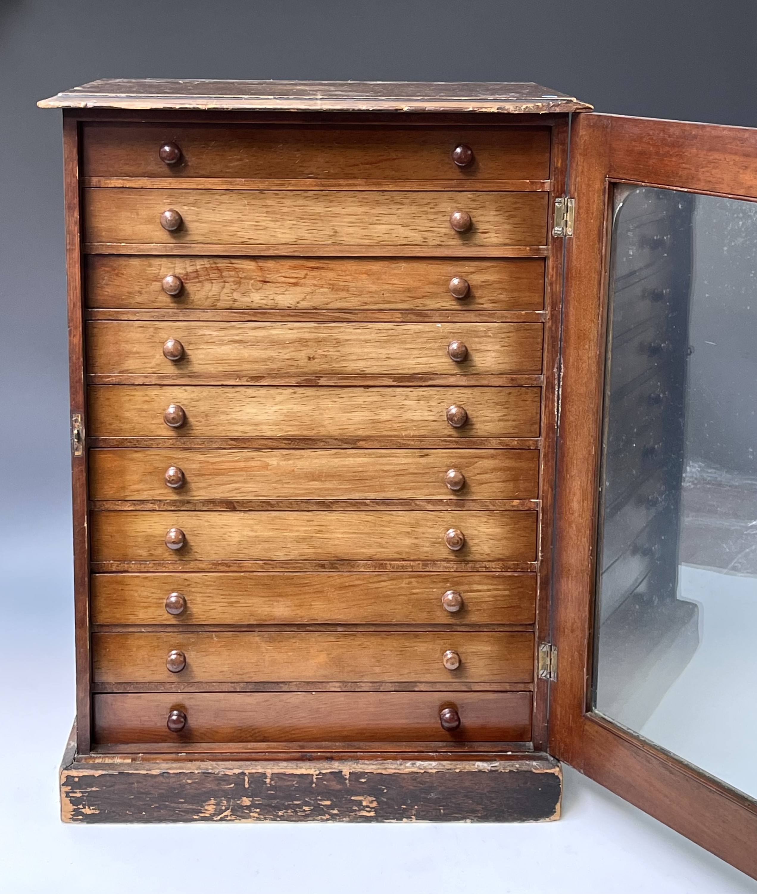 Lot 63 - Collectors Cabinet. A 10 draw coin/general