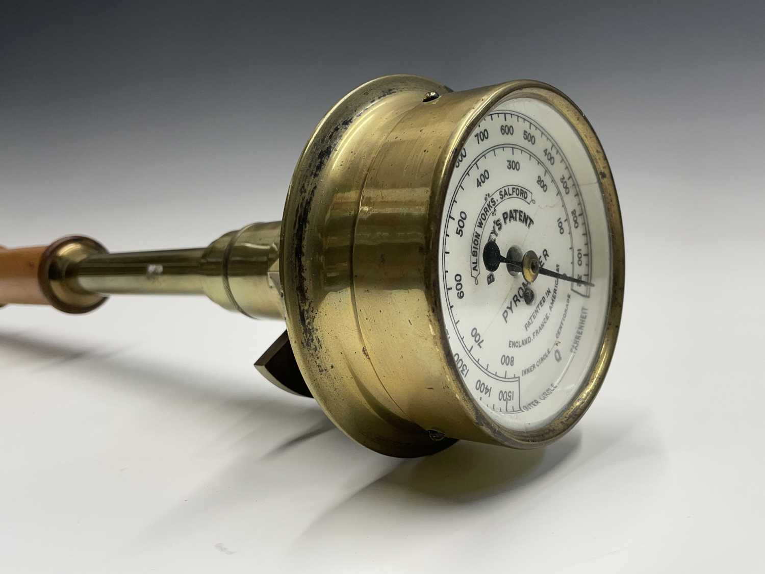 Lot 384 - A Bailey's patent brass pyrometer, the