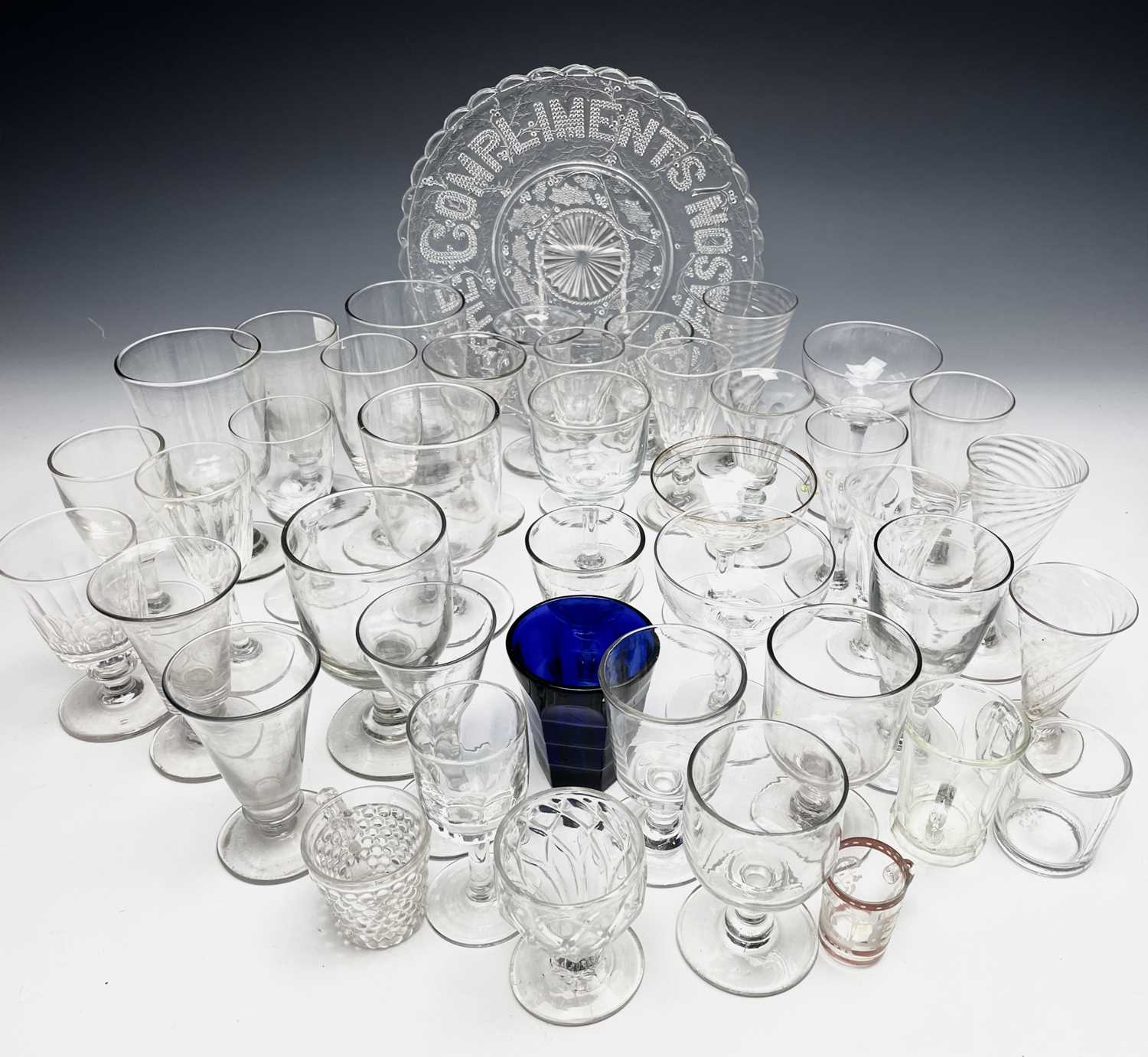 Lot 1082 - A collection of glassware, including