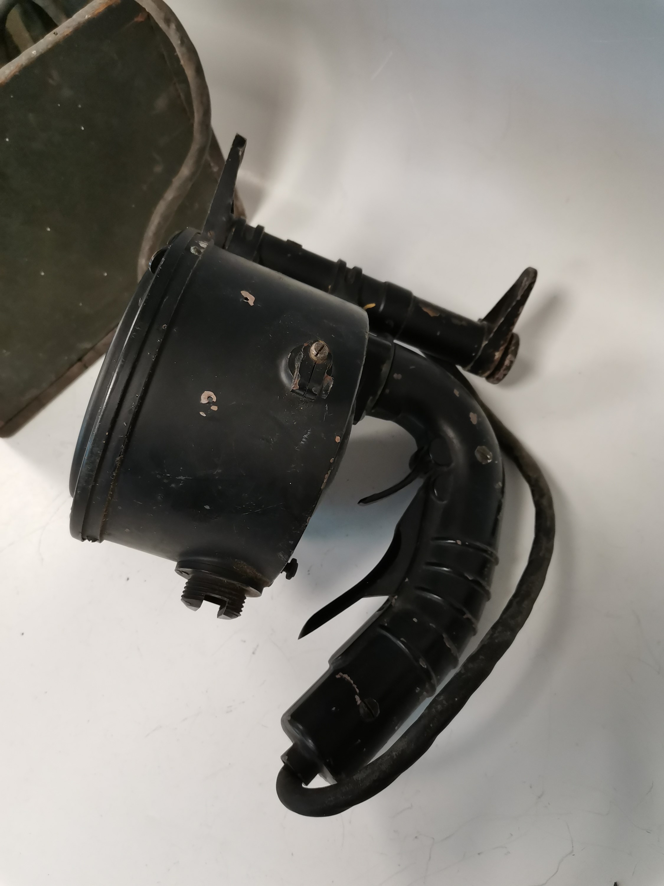Lot 29 - A WWII RAF Air Ministry Aldis signalling lamp.