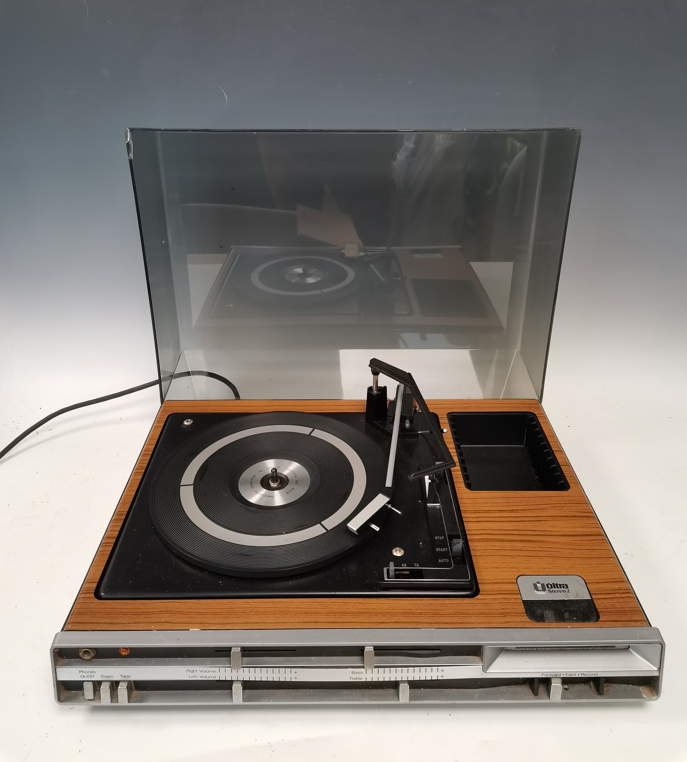 Lot 32 - An Ultra Stereo 2 record and casette player.