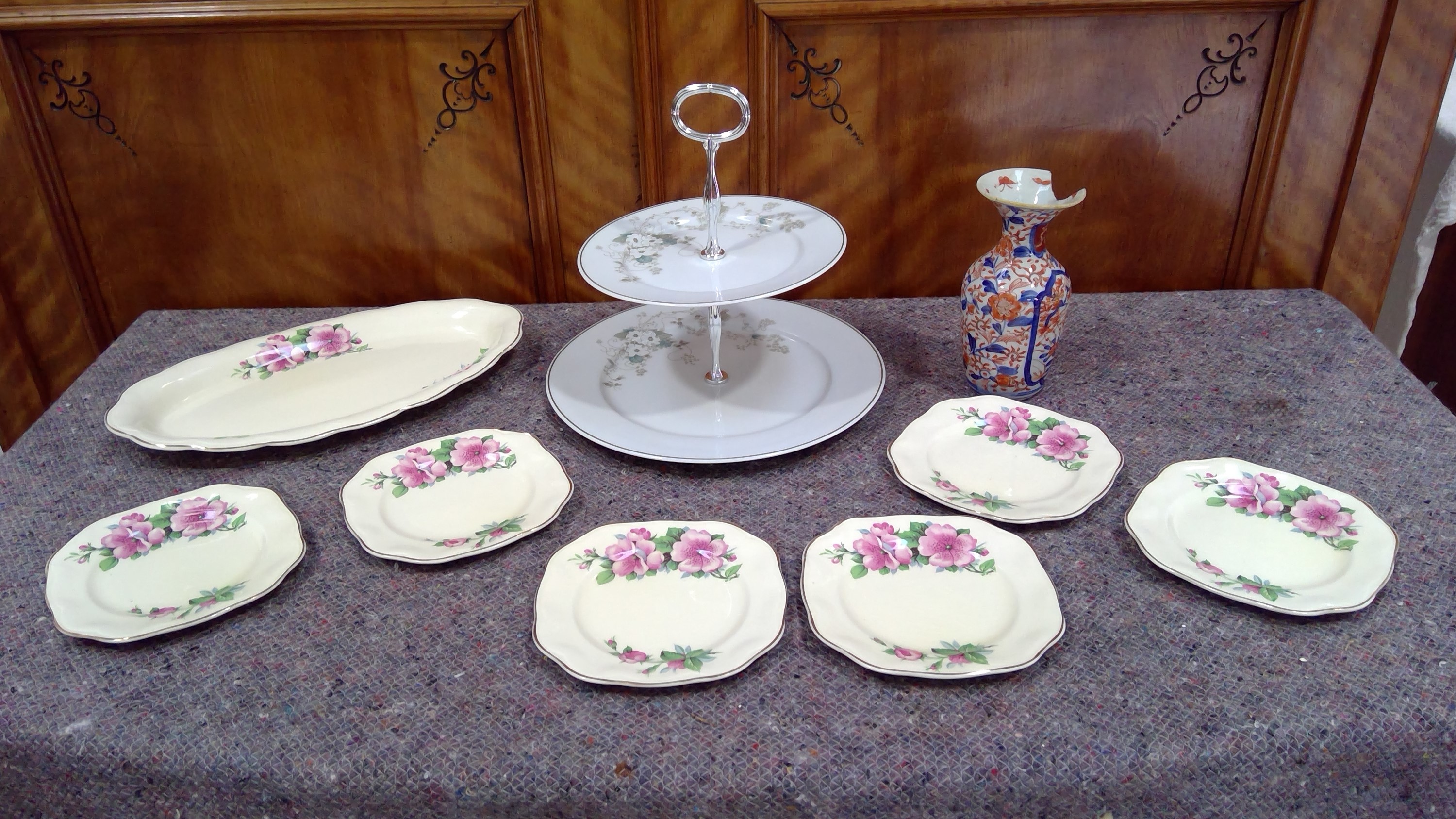 Lot 140 - A selection of Porcelain, REGENCY BRITISH