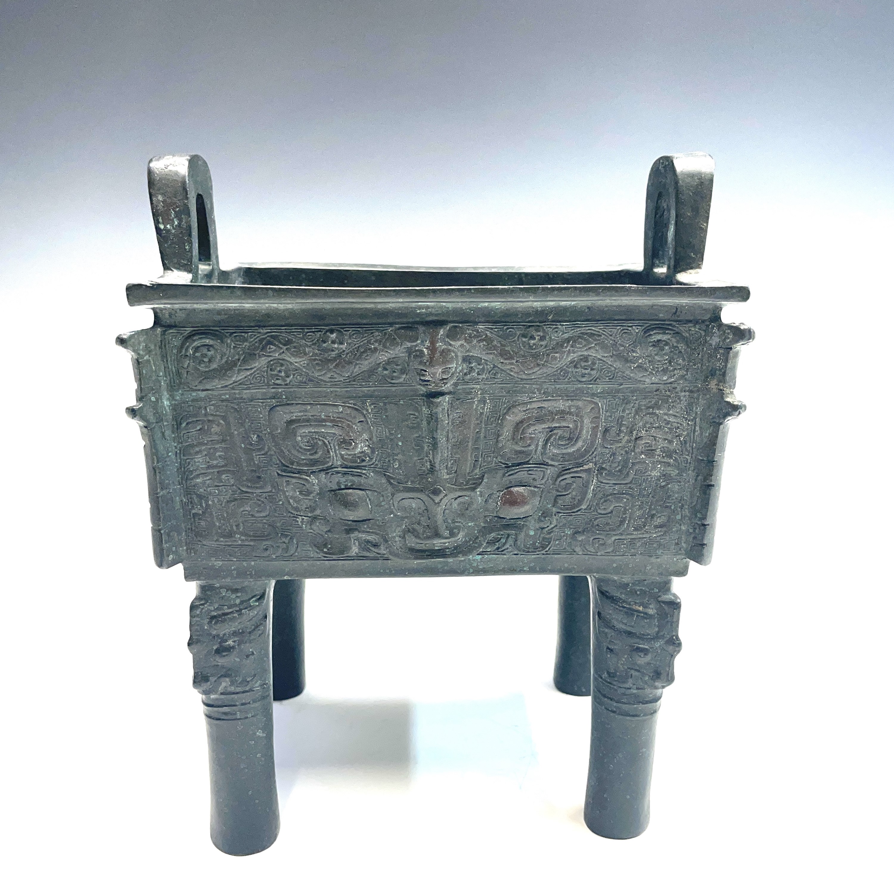 Lot 218 - A Chinese bronze archiac-style fang ding,
