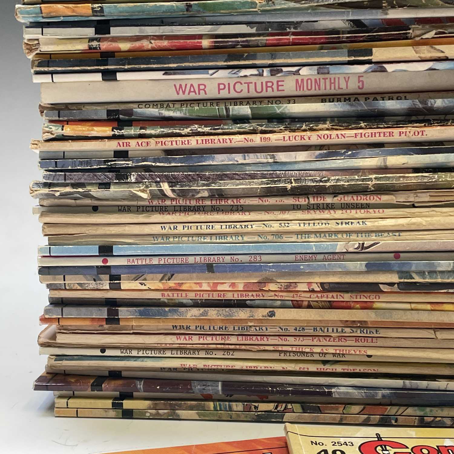Lot 924 - Commando and War Picture Library
