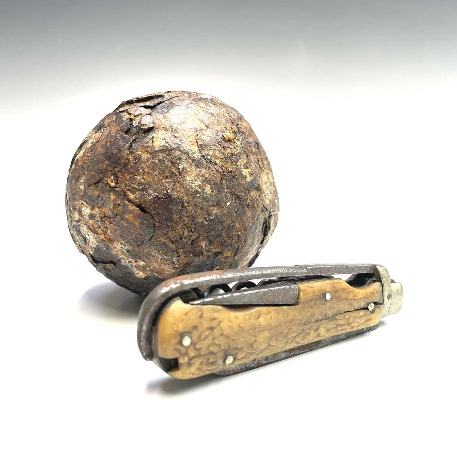 Lot 308 - A 19th century coachman's knife, with