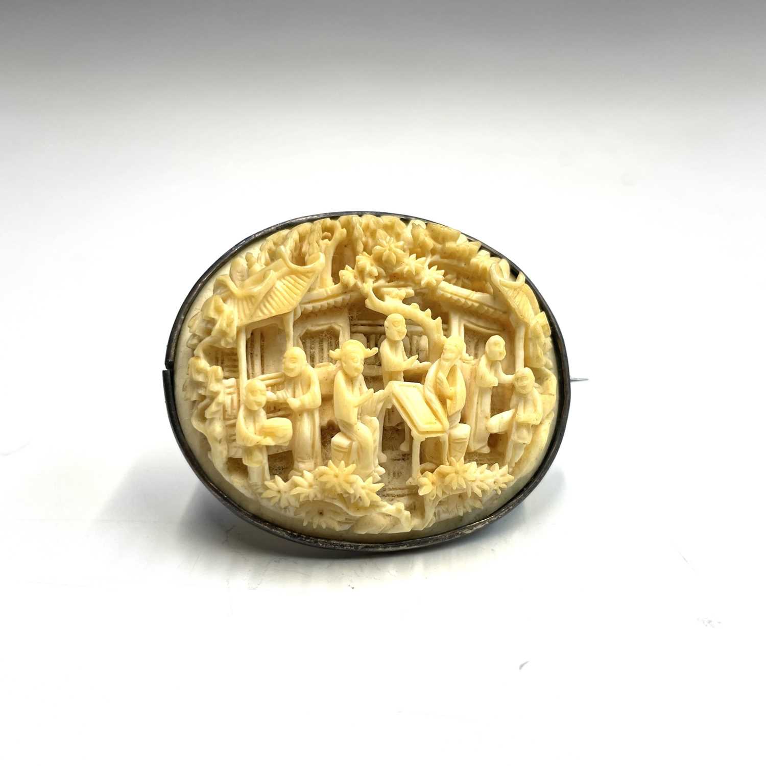 Lot 254 - A Chinese Canton carved ivory brooch, 19th