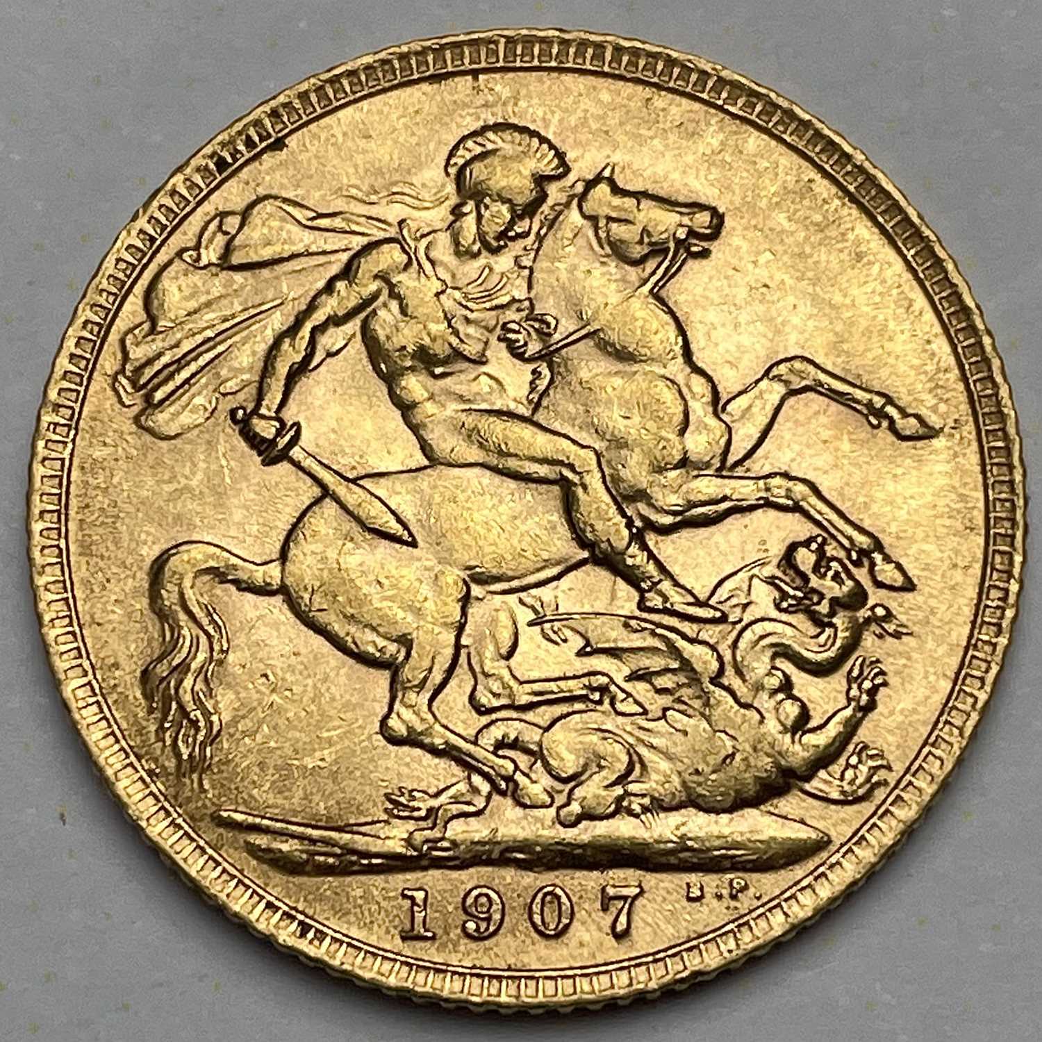 Lot 704 - 1907 full sovereign coin.